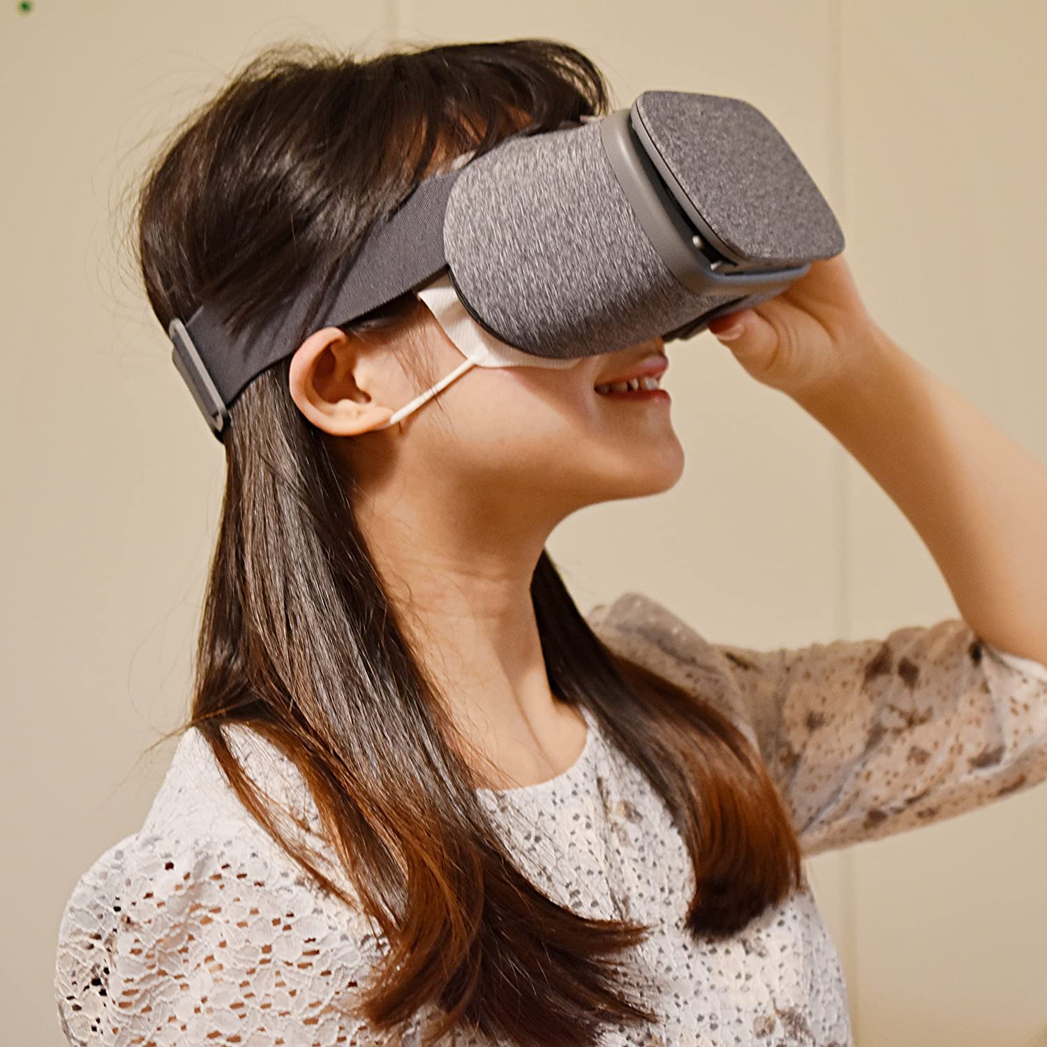 Busjoy 50PSC Disposable VR Mask Universal Sanitary Eye Mask for Oculus Quest 2/HTC Vive/Gear VR/Playstation VR/VR Box/Oculus Rift/HoloLens, Prevent Eye Infections-White