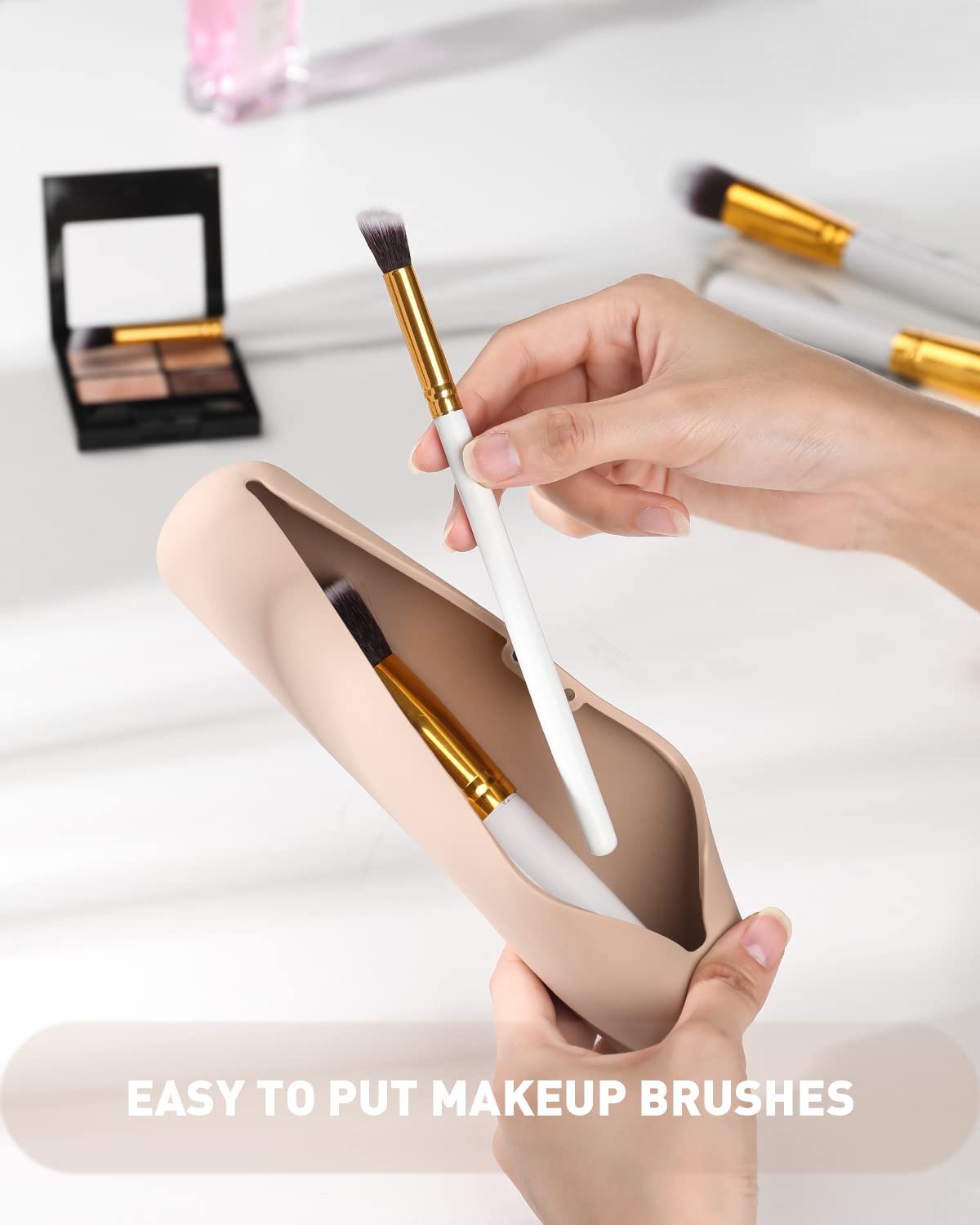 CORNERIA Travel Makeup Brush Case with Magnets lock, Portable Makeup Brush Cosmetic Holder, Soft and Comfortable Makeup Brush Organizer, Fashionable and Beautiful Cosmetic Brush Bag