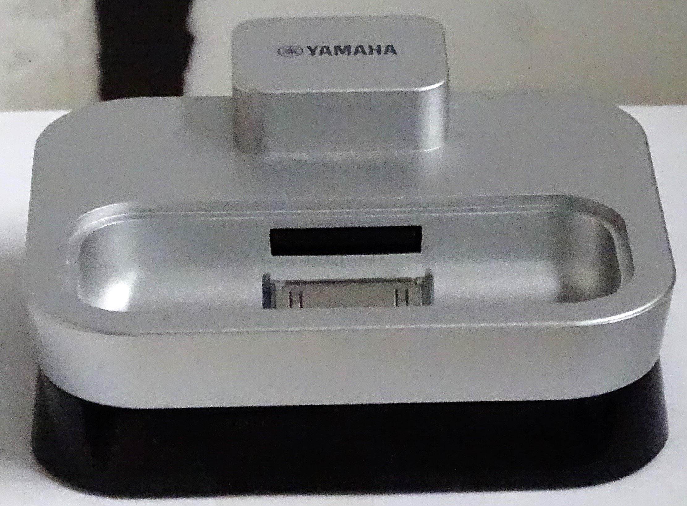 Yamaha YDS-10 Universal iPod Dock for Select Yamaha Home Theater Receivers