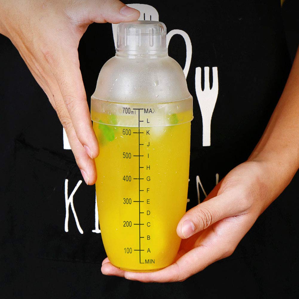 Cocktail Shaker, Plastic Drink Mixer Ice Tea Shaker Bottle Cup with Scales for Bar(700ml)