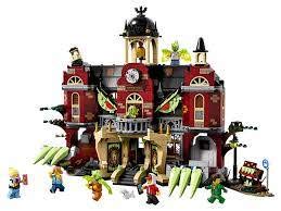 LEGO Hidden Side Newbury Haunted High School 70425 Building Kit, School Playset for 9+ Year Old Boys and Girls, Interactive Augmented Reality Playset (1,474 Pieces)