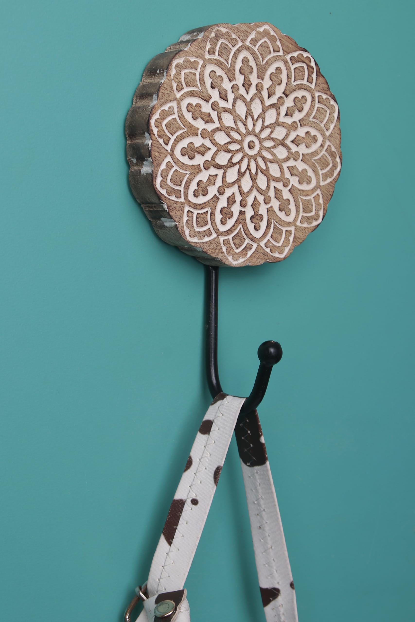 ETROVES Wooden Towel Hook Decorative Boho Flower. Wall Mounted Single Hook for Hanging Coat, Hat, Towel, Bag, Rope (6 Inch) (White)