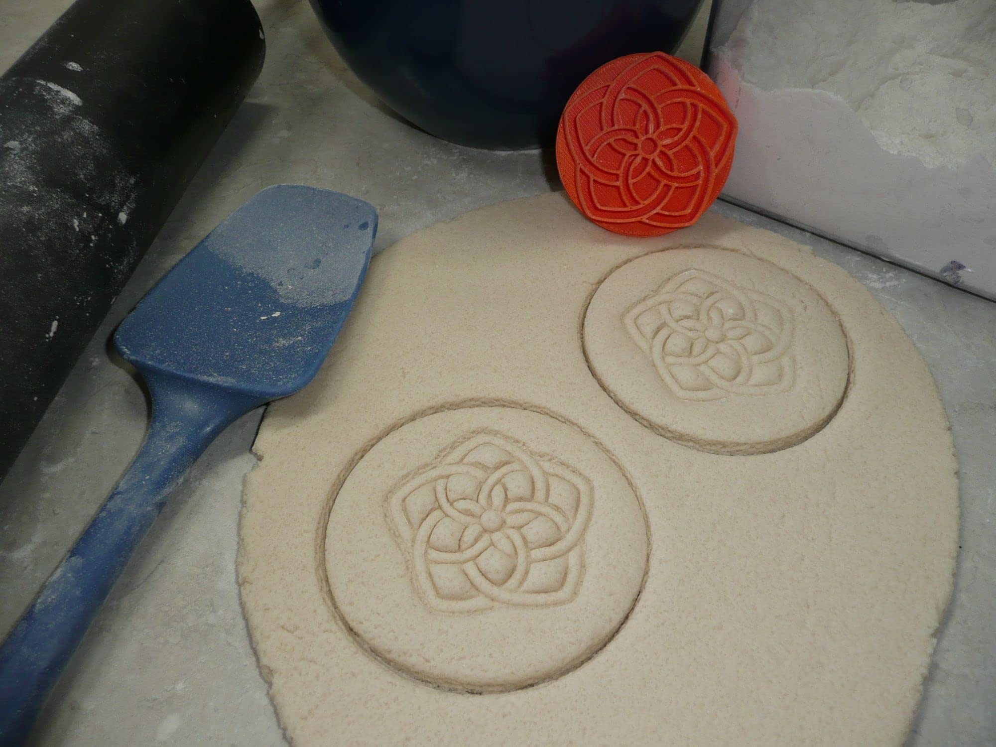 CELTIC KNOT ETERNITY SYMBOLS SET OF 5 COOKIE STAMP EMBOSSERS MADE IN USA PR1616 Multicolor
