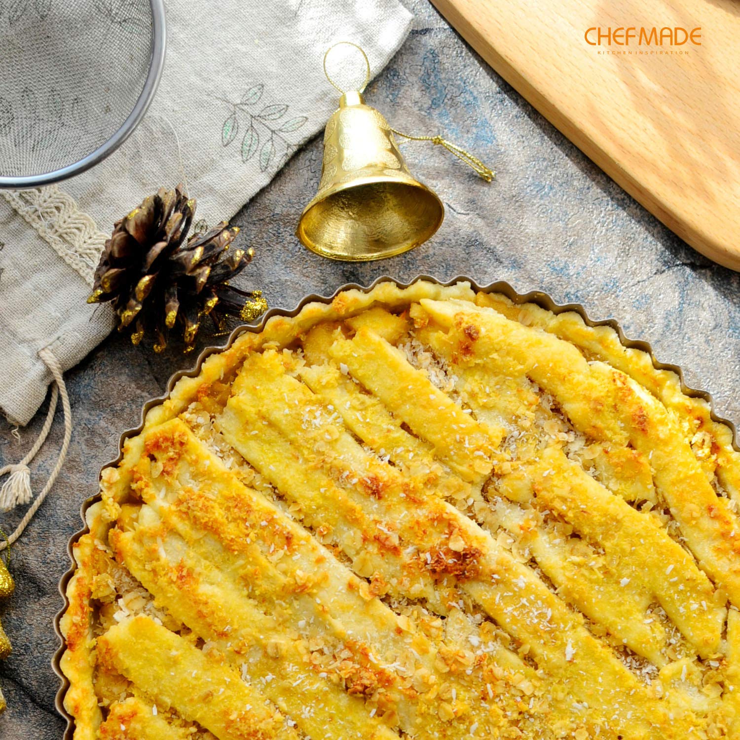 CHEFMADE 9.5-Inch Round Tart Pan with Removable Loose Bottom, Non-Stick Carbon Steel Quiche Pan for Oven Baking (Champagne Gold)