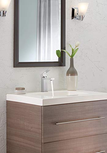 Delta Faucet Modern Single Hole Bathroom Faucet, Single Handle Chrome, Bathroom Sink Faucet, Drain Assembly, Chrome 567LF-PP