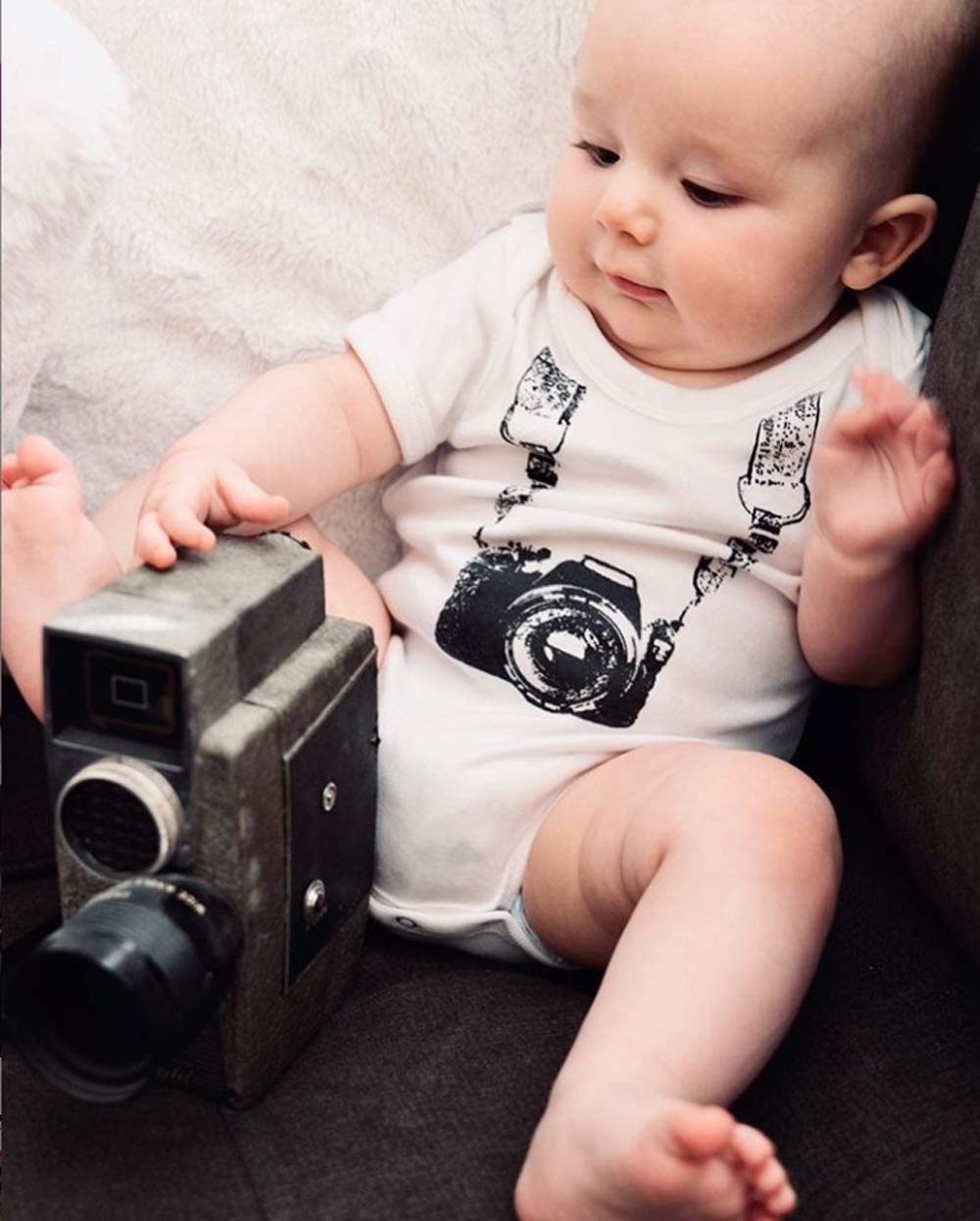 The Spunky Stork Baby Girls Boys Photographer Organic Newborn Camera Bodysuit (3-6M)