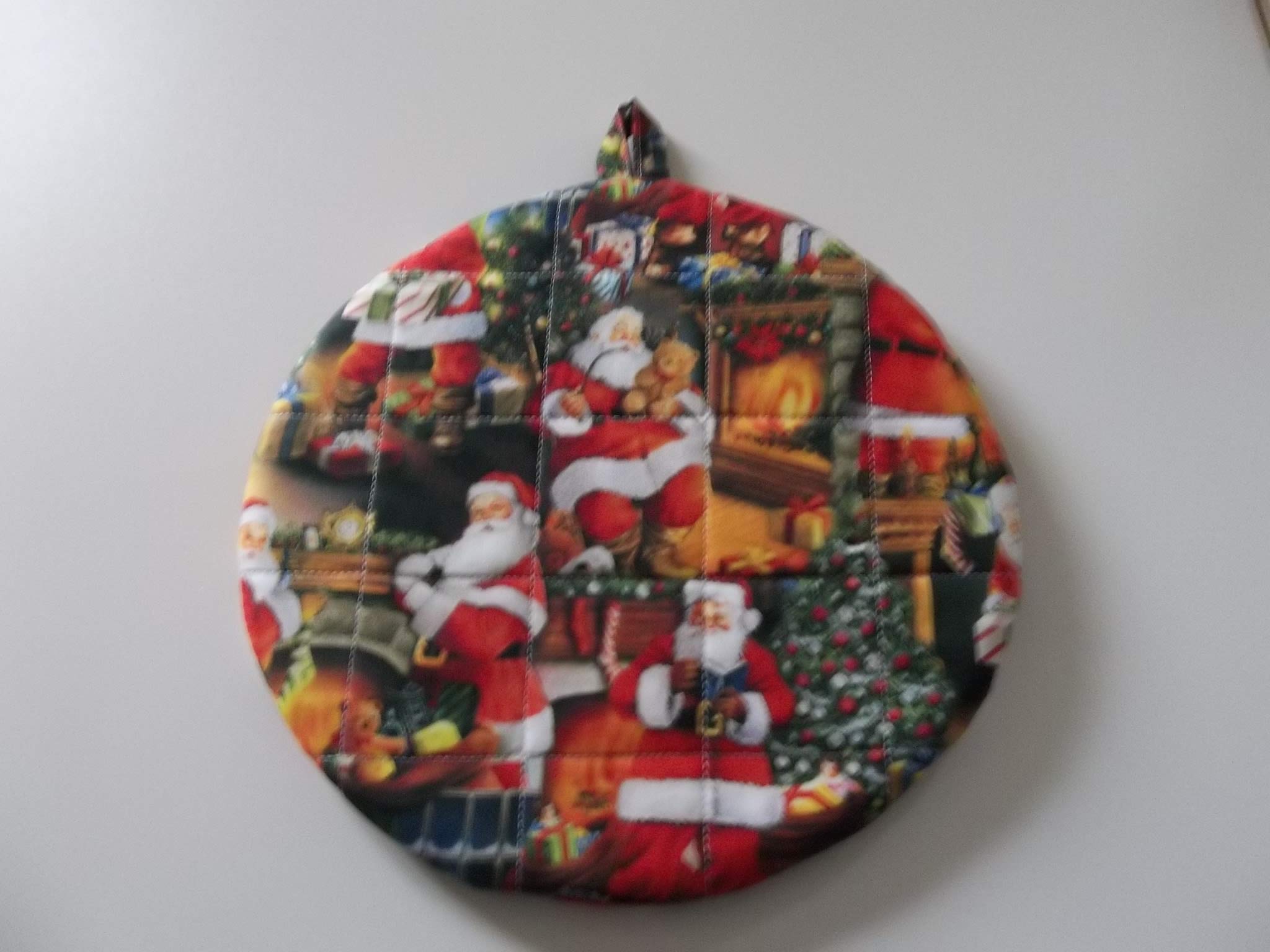Christmas Pot Holders Santa Handmade Heat Resistant Double Insulated Quilted Hot Pads Trivets 9 Inches Round