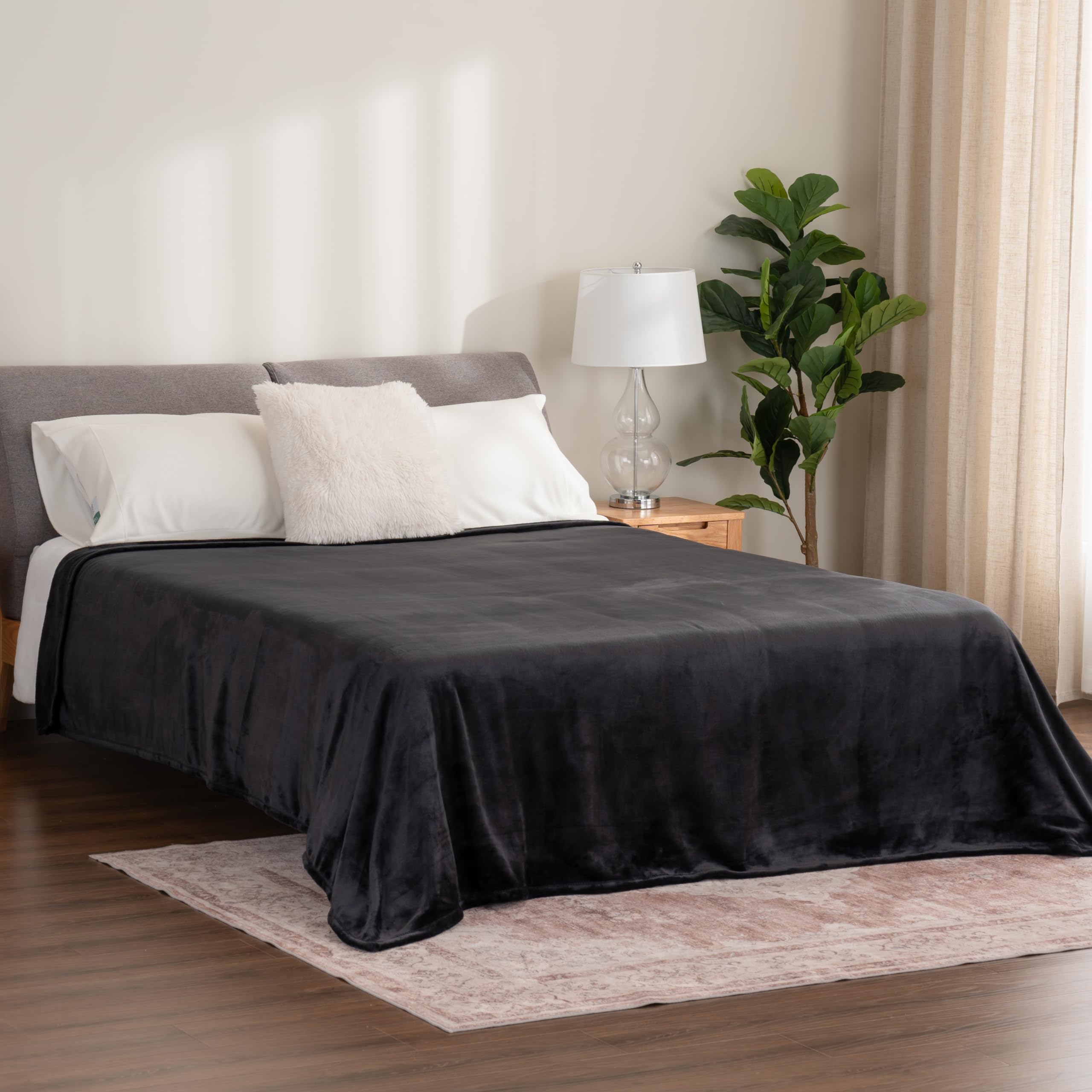Berkshire Blanket Classic VelvetLoft® Solid Bed Blanket,King Size Bed Blanket,Lightweight Soft Fuzzy Plush Blanket for Bed and Couch,Black,90x108 Inches