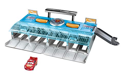 Mattel Disney and Pixar Cars Toys, Ultimate 2-in-1 Launcher & Carry Case with Lightning McQueen Toy Car, Launch 8 Vehicles Together
