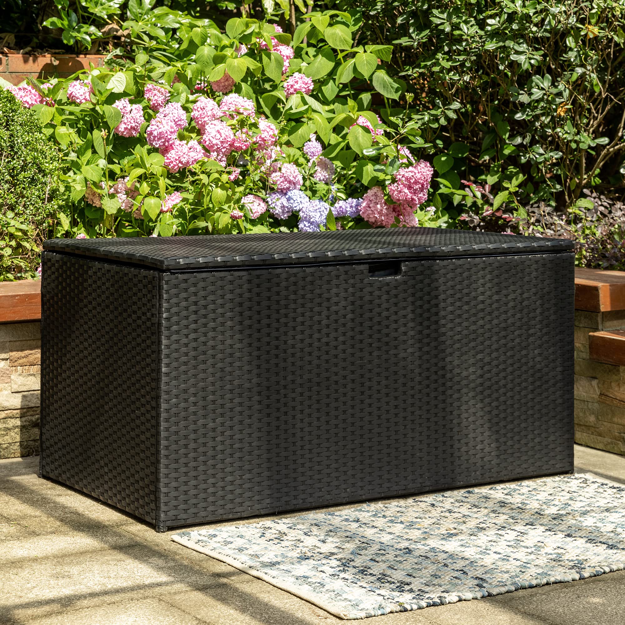 Glitzhome Patio Outdoor Deck Box, 140 Gallons Oversized All-Weather Cushion Wicker Storage Trunk Waterproof, Outside Storage Bin for Patio Furniture Covers, Cushion Pillows, Towels, Garden Tools,