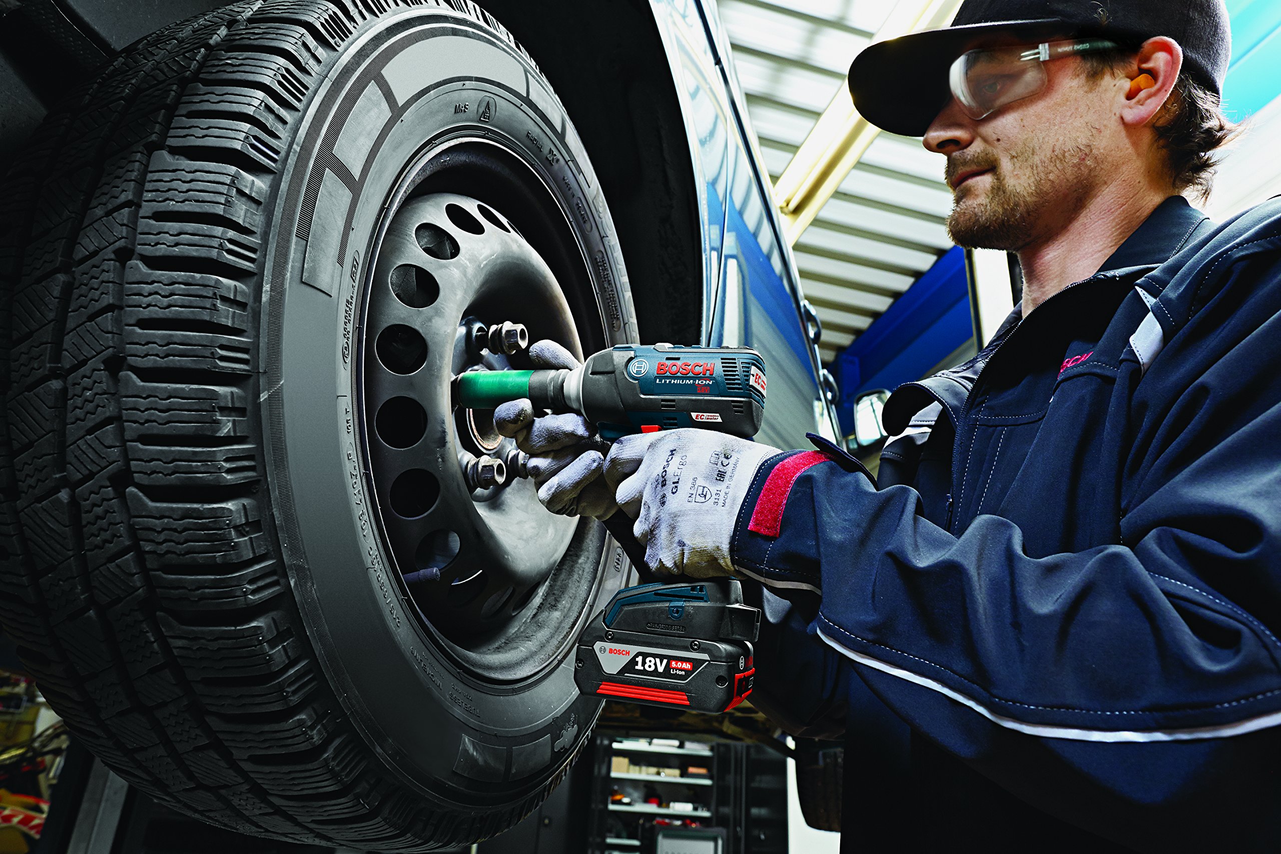 Bosch IWMH182-01 18V Brushless Impact Wrench with 1/2" Square Drive, 2 Batteries, Charger, and Carry Bag