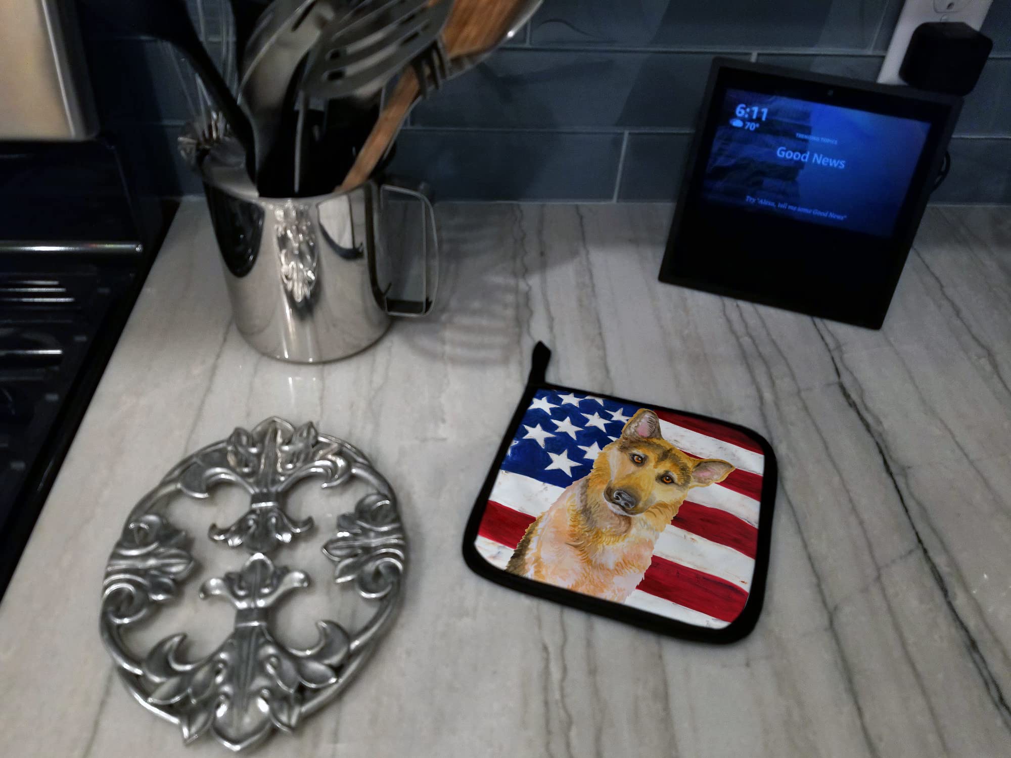 Caroline's Treasures BB9711PTHD German Shepherd #2 Patriotic Pair of Pot Holders Kitchen Heat Resistant Pot Holders Sets Oven Hot Pads for Cooking Baking BBQ, 7 1/2 x 7 1/2
