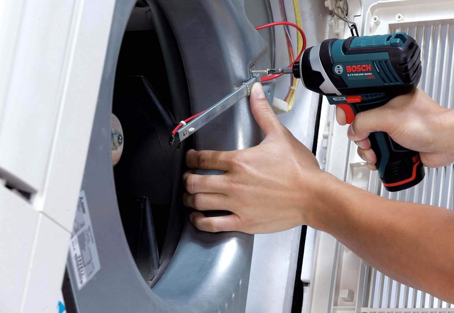 Bosch CLPK22-120-RT 12 Volt Li-Ion 2-Tool Combo Kit Drill/Driver and Impact Driver (Renewed)