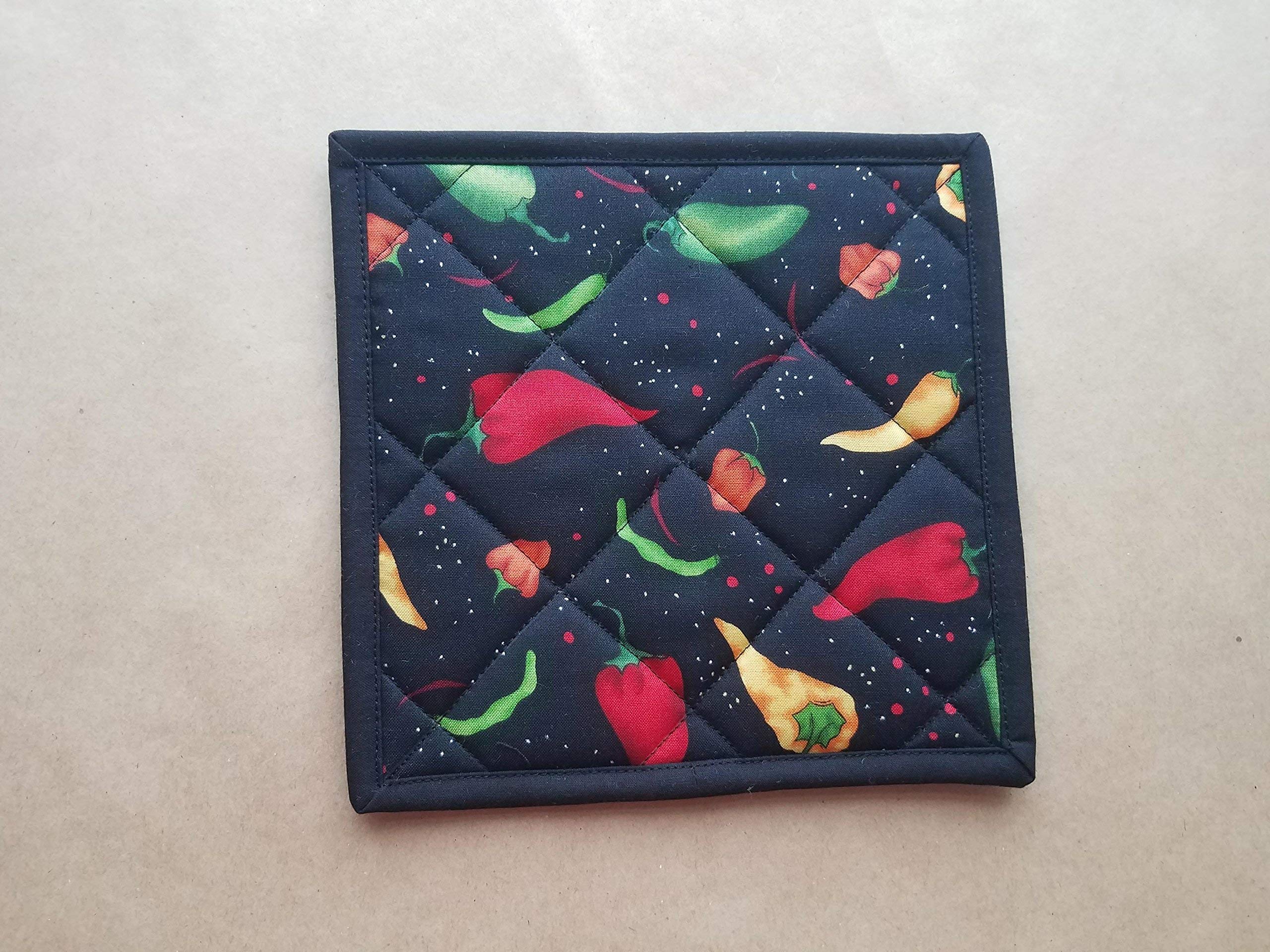 Chili Pepper Potholders Set of 2 Southwestern Kitchen Linens Chili Peppers Home Decor Quilted Hot Pads Insulated Trivets Tex Mex Kitchen Decor Spicy Themed Kitchen Linens Handmade Gifts Under 20