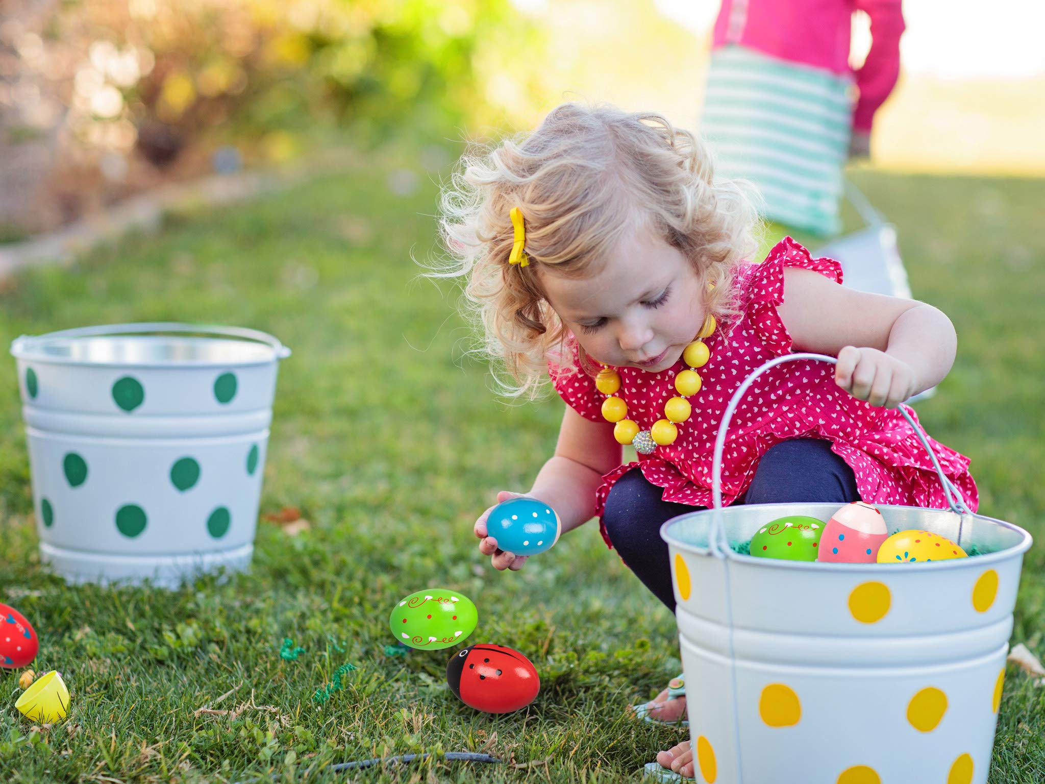 Geefuun 16 PCS Easter Wooden Eggs Shakers Musical Instruments Decorations Percussion Maracas Craft for Kids/Toddlers Hunt Game Gifts Basket Christmas Stocking Stuffers Fillers Decor