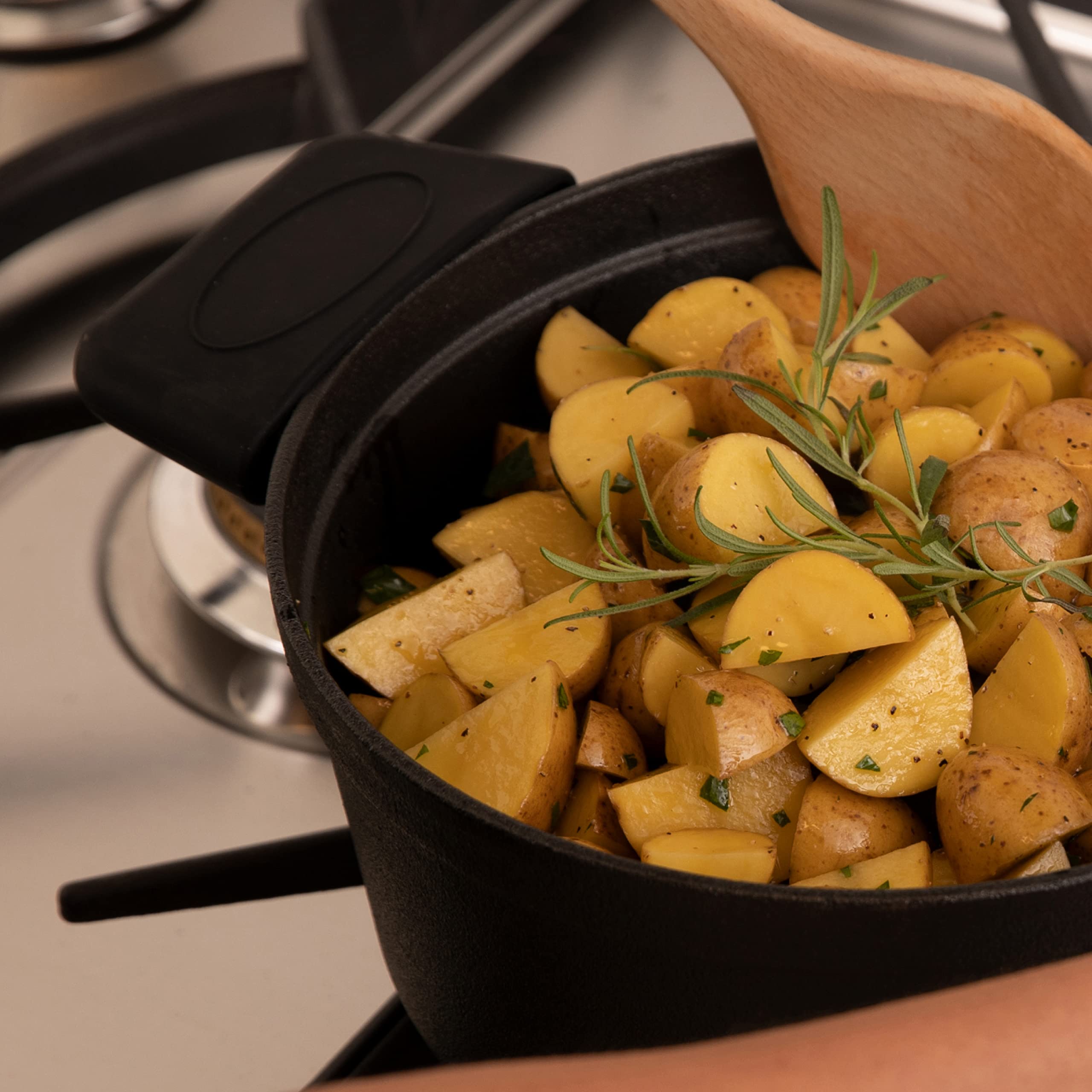 Bruntmor 5.2 Quart Pre-seasoned NonStick Cast Iron Dutch Oven With Handles, Lid And Silicone Accessories, 5.2 Qt Black Cast Iron Skillet with Loop handle, Cookware Braising Pan For Casserole