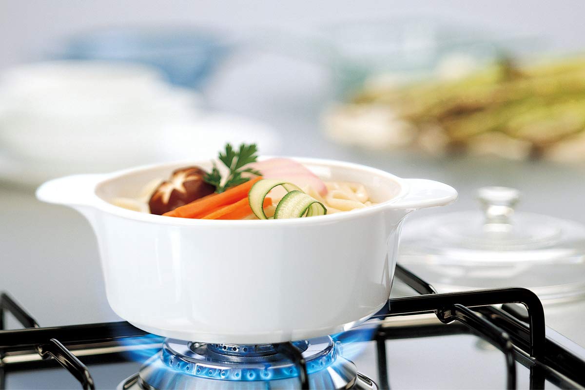 CorningWare Glass-Ceramic Pyroceram Round Classic Casserole, 2.4 Quart / 2.25 Liter Cooking Pot with Handles & Glass Cover - White (Medium)