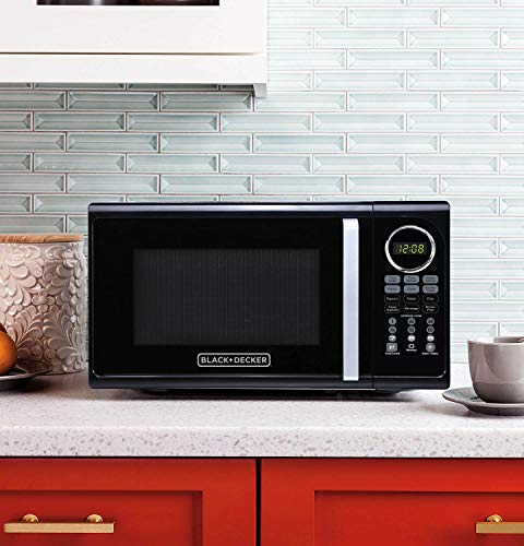 BLACK+DECKER Countertop Microwave Oven 0.9-Cu. Ft. 900-Watt with Pull Handle, LED Lighting, Child Lock, Black