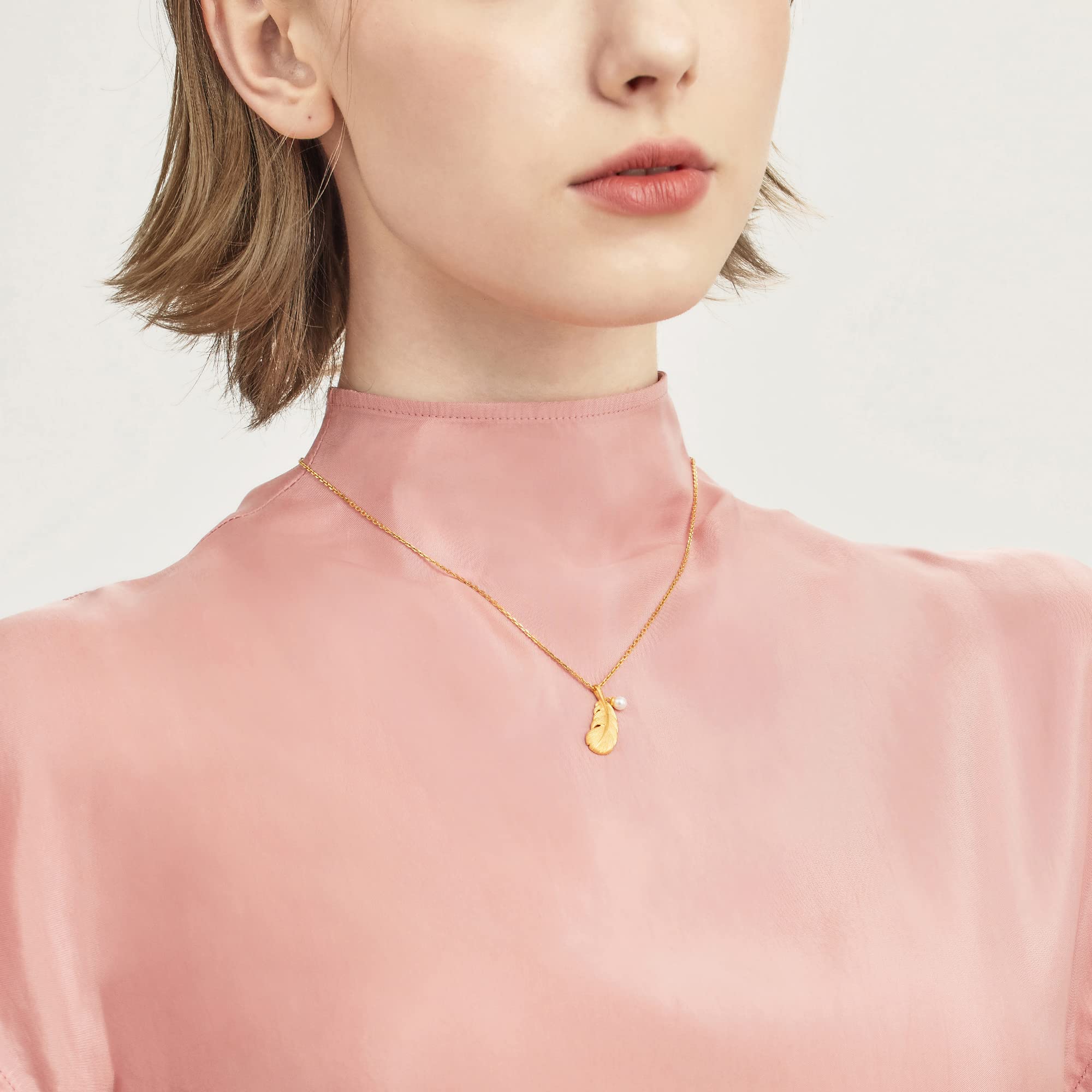 CHOW SANG SANG 999.9 24K Solid Gold Price-by-Weight 2.24g Gold Feather with Pearl Pendant for Women 93640P | [Not Include the Necklace]