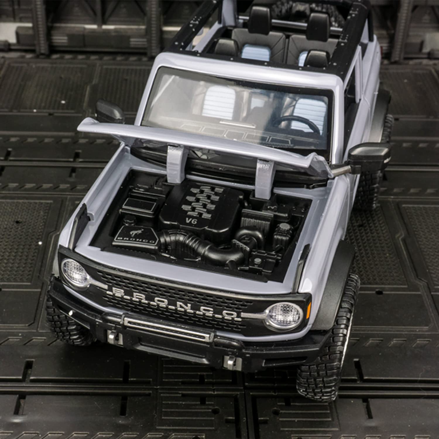 Diecast Car Ford Bronco 1:24, Mental Toy Cars Diecast Model, Pull Back Car, Gifts for Boys Adults, White