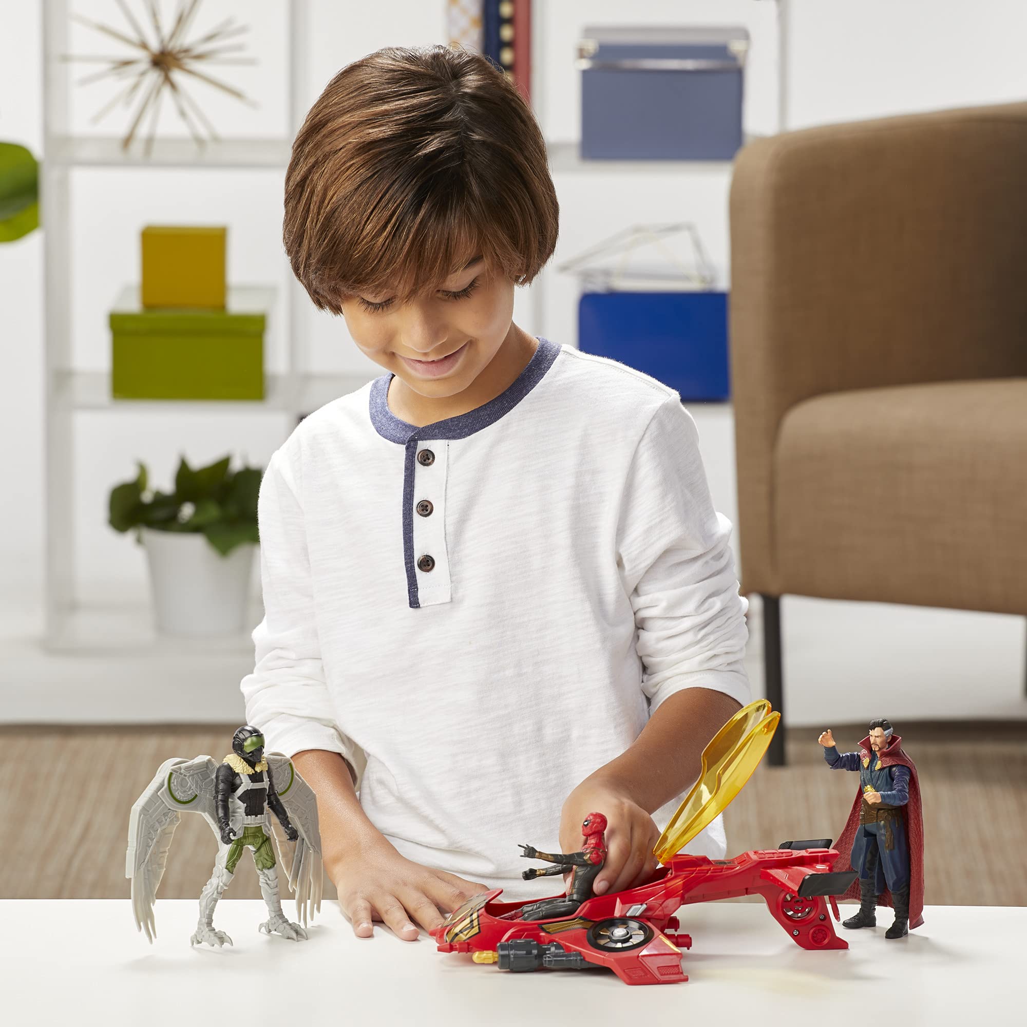 Spider-Man Marvel: Spider Escape Jet, with 3 Action Figures in 6-Inch Scale, Including Spider-Man and Marvel's Vulture, 4 Projectiles, Ages 4 and Up