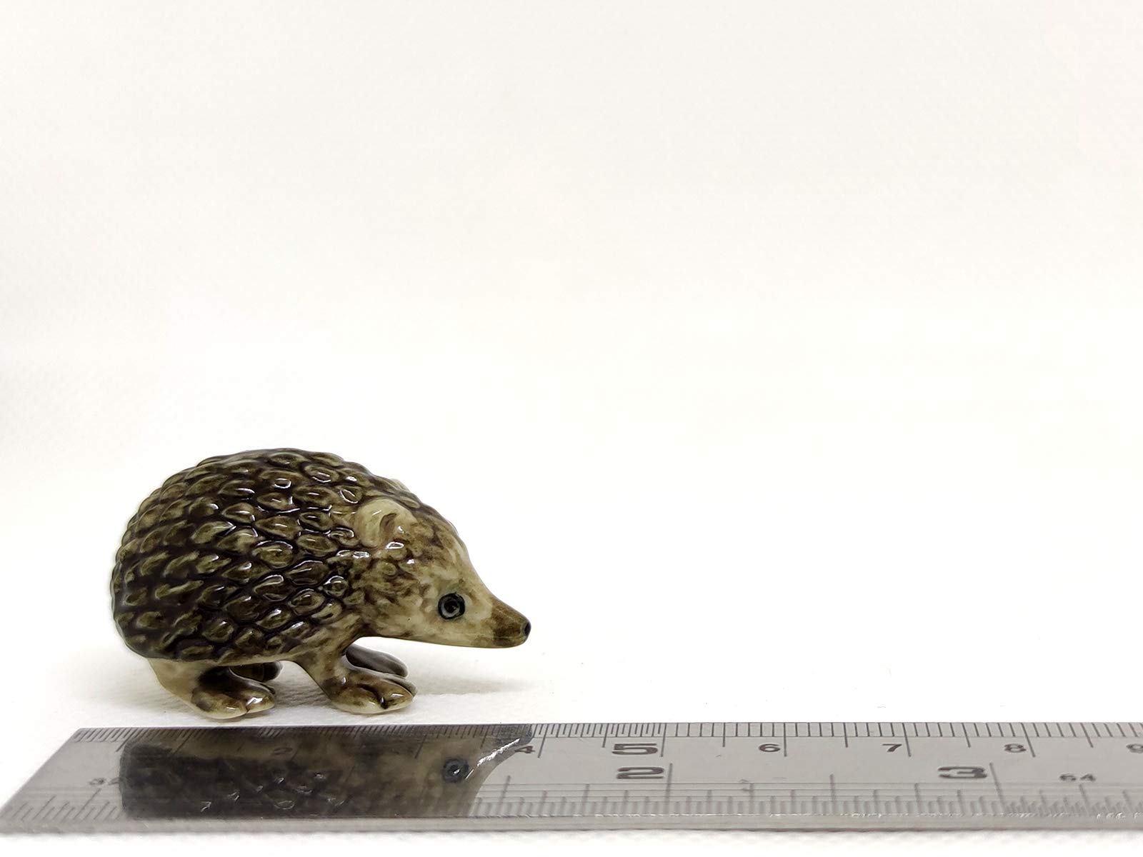 SSJSHOP Hedgehog Dollhouse Miniature Figurines Hand Painted Ceramic Animals Collectible Gift Home Garden Decor,
