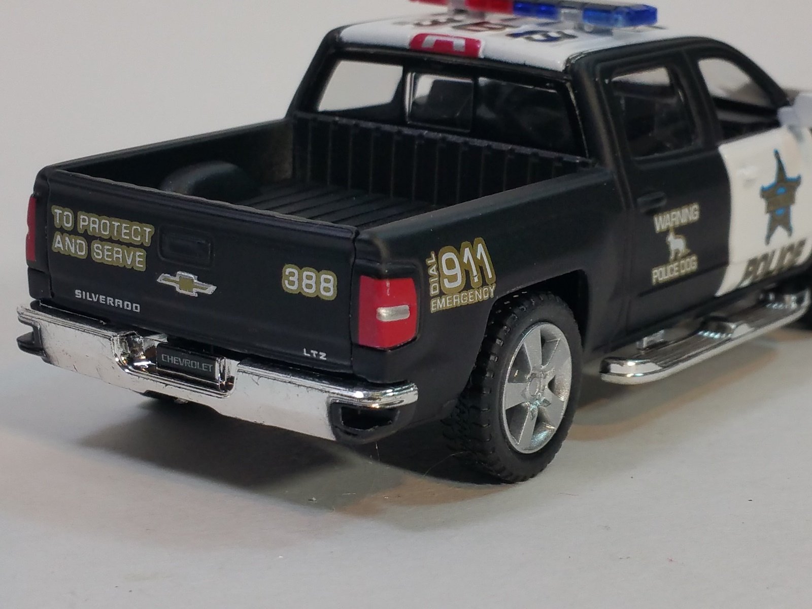 KiNSMART 2014 Chevrolet Silverado LTZ Crew Cab 4x4 1:46 Scale 5 Inch Diecast Metal Model Pick-up Interceptor Truck Police K9 Unit