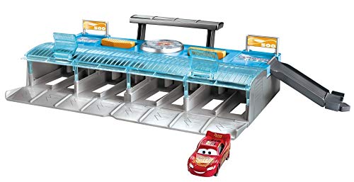 Mattel Disney and Pixar Cars Toys, Ultimate 2-in-1 Launcher & Carry Case with Lightning McQueen Toy Car, Launch 8 Vehicles Together