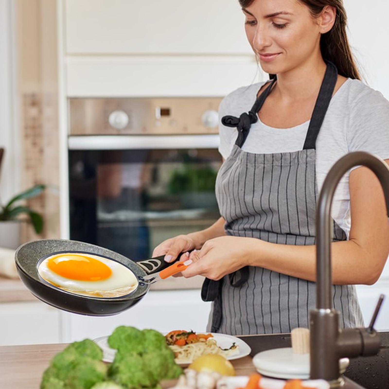 Egg Rings for Griddle, 4/6/8" Non-stick Omelet Ring, 3 Packs Round Pancake Ring Cooking Egg Molds, Stainless Steel Egg Cooking Rings with Insulated Handle Grill Oil Brush Egg Separator