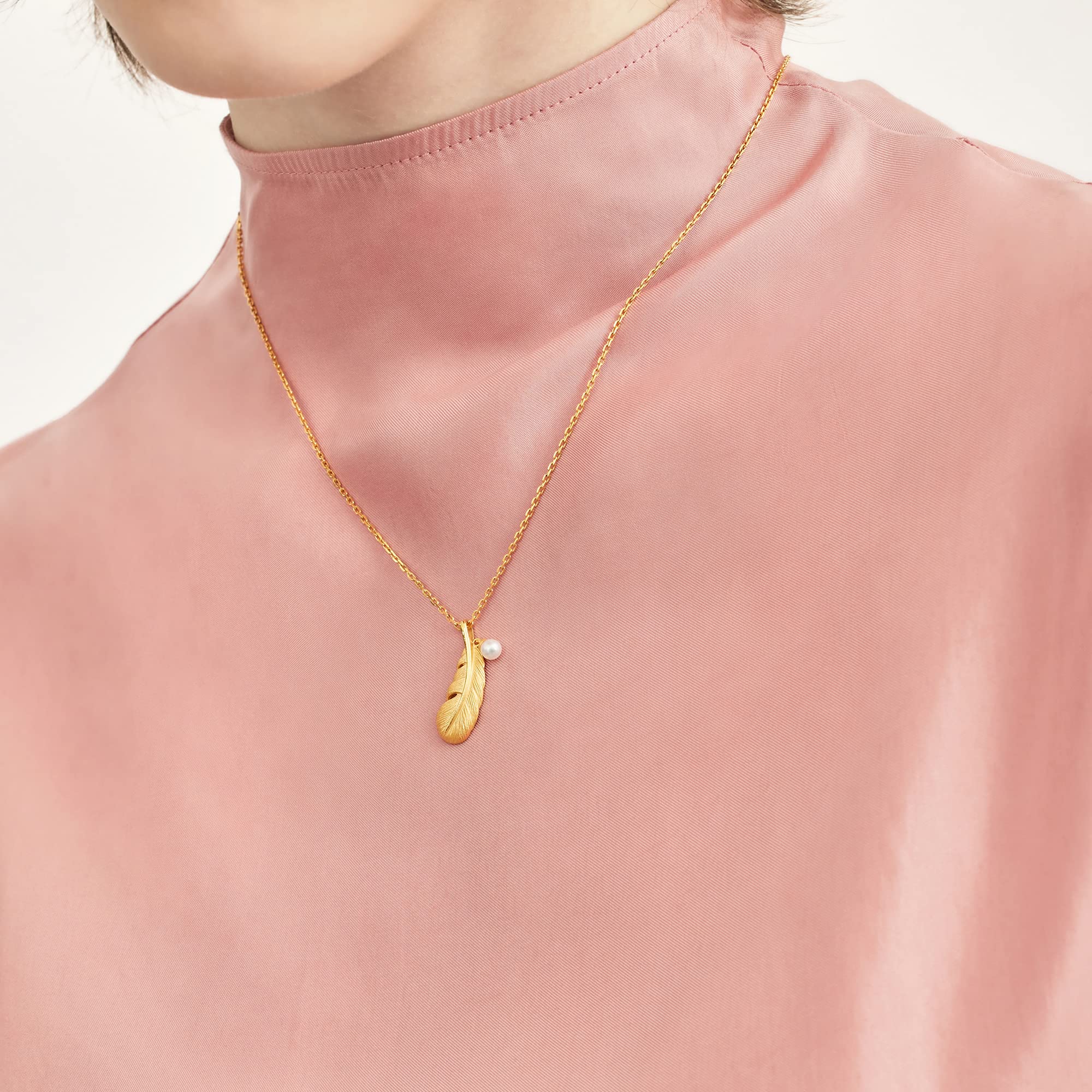 CHOW SANG SANG 999.9 24K Solid Gold Price-by-Weight 2.24g Gold Feather with Pearl Pendant for Women 93640P | [Not Include the Necklace]