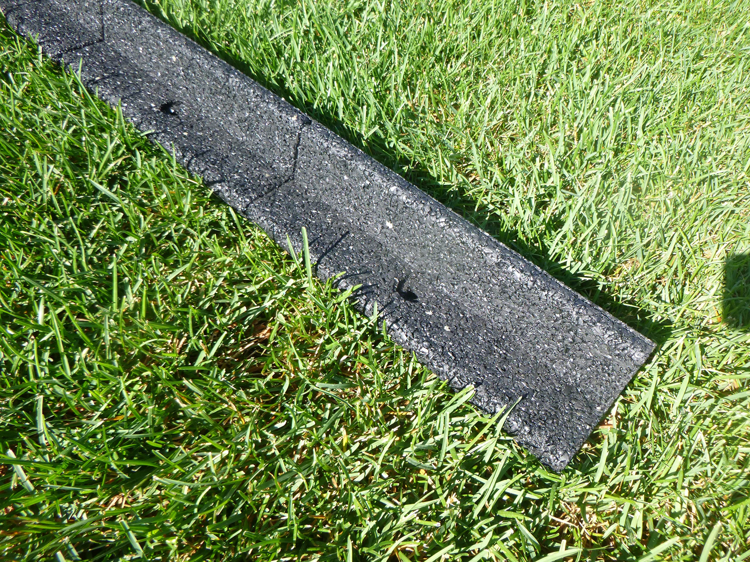 EcoBorder Black Recycled Rubber 4ft Lawn Edging (6pc Box)