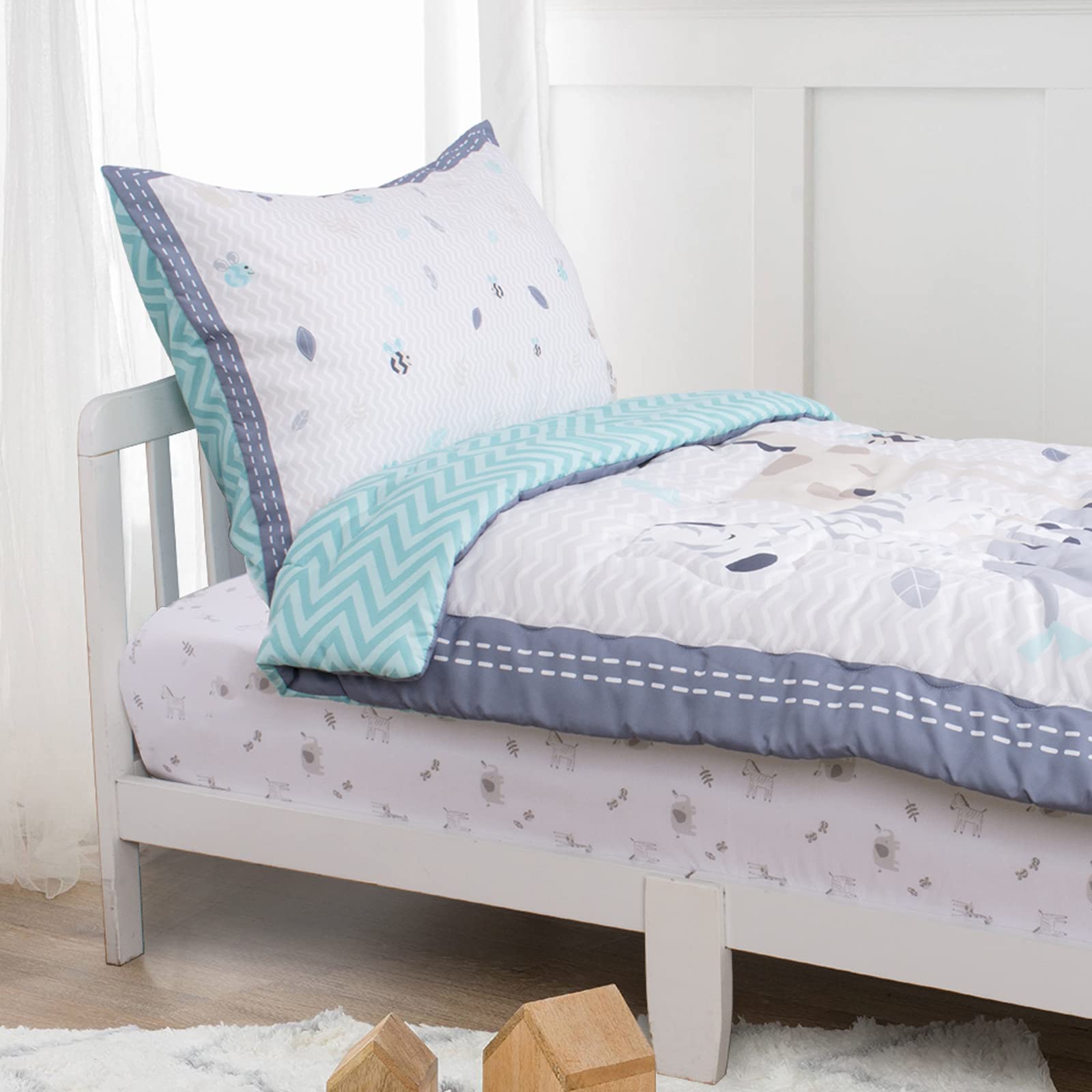 Cloele 3 Piece Toddler Bedding Set - Grey Toddler Comforter Set for Boys Girls includes Giraffe Quilt Fitted Sheet Pillowcase Microfiber Soft Standard Kids Bedding Toddler Comforter & Sheet Set