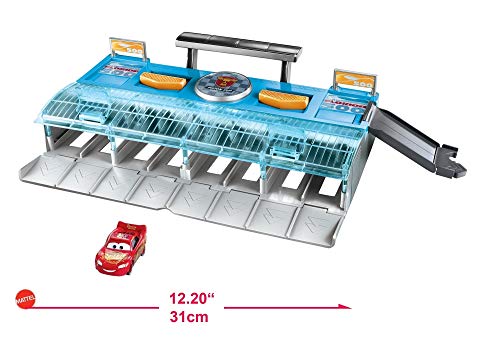 Mattel Disney and Pixar Cars Toys, Ultimate 2-in-1 Launcher & Carry Case with Lightning McQueen Toy Car, Launch 8 Vehicles Together