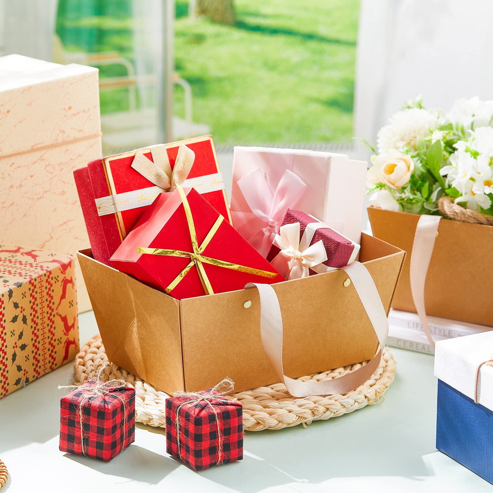 Tuanse 30 Pcs Christmas Basket for Gift Empty DIY Bulk Gift Basket Kit with Handle Kraft Cardboard Tray with 30 Bag 30 Bow Market Tray for Birthday Wedding Party Gift(Brown,12.6 x 9.8 x 5.9 in)