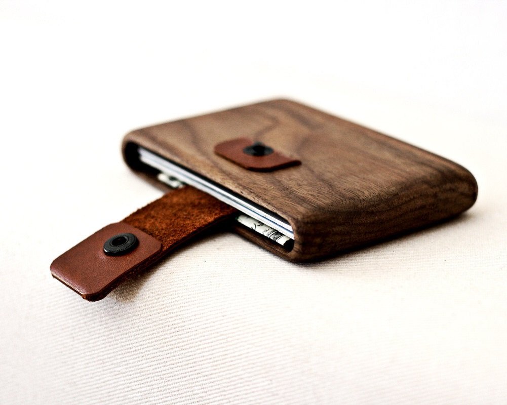 IPPINKA Minimalist Wallet for Men or Women - Wood Wallet - Walnut Wood with Leather Pull-Out Strap - Slim Card and Money Bill Holder