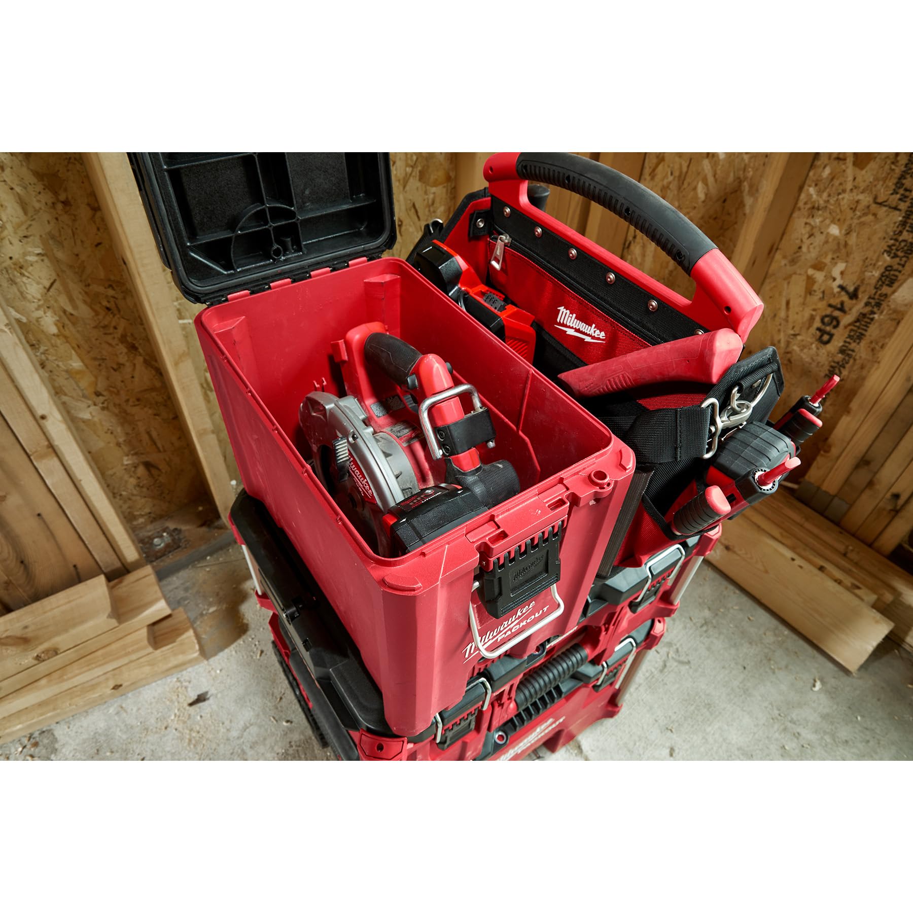 MILWAUKEE'S 48-22-8422 PACKOUT Compact Tool Box (1)