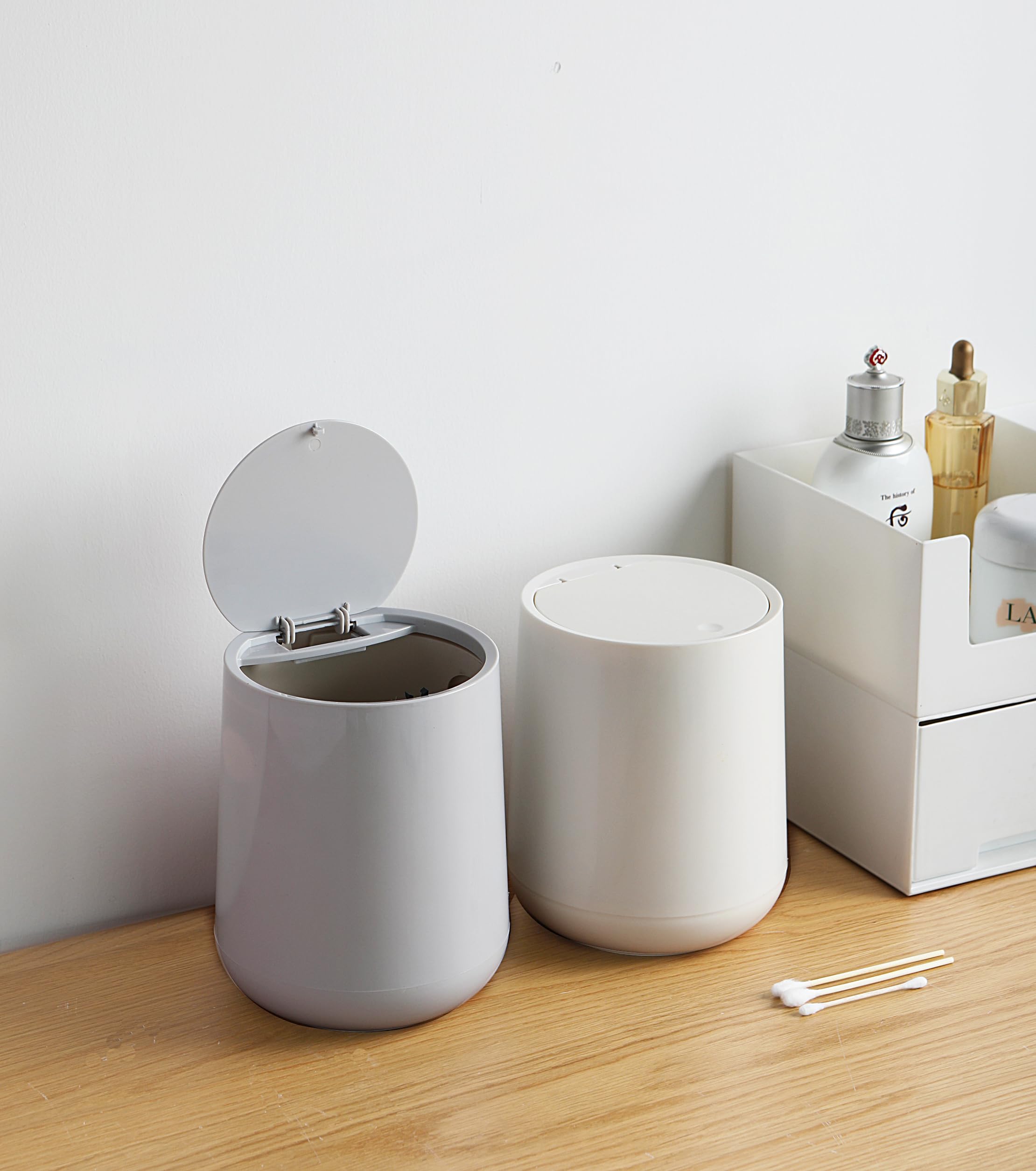 COMODID Small Trash Can with Lid for Countertop, Mini Trash Can for Desk, Small Garbage Can with Press-Top, Desktop Trash Bin, Tabletop Waste Basket for Kitchen, Bedroom, Bathroom, 2L/ 0.5GAL (White)