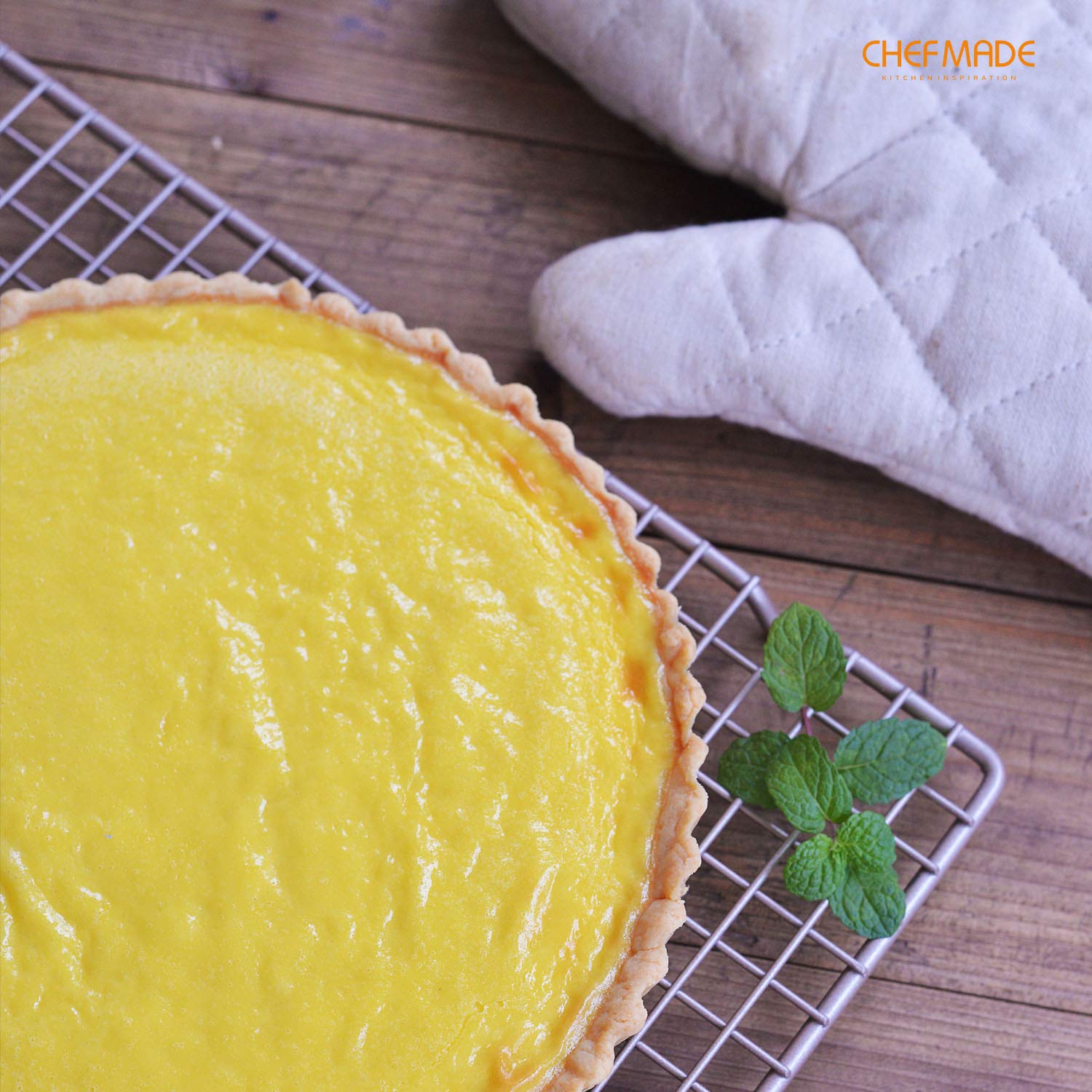 CHEFMADE 9.5-Inch Round Tart Pan with Removable Loose Bottom, Non-Stick Carbon Steel Quiche Pan for Oven Baking (Champagne Gold)