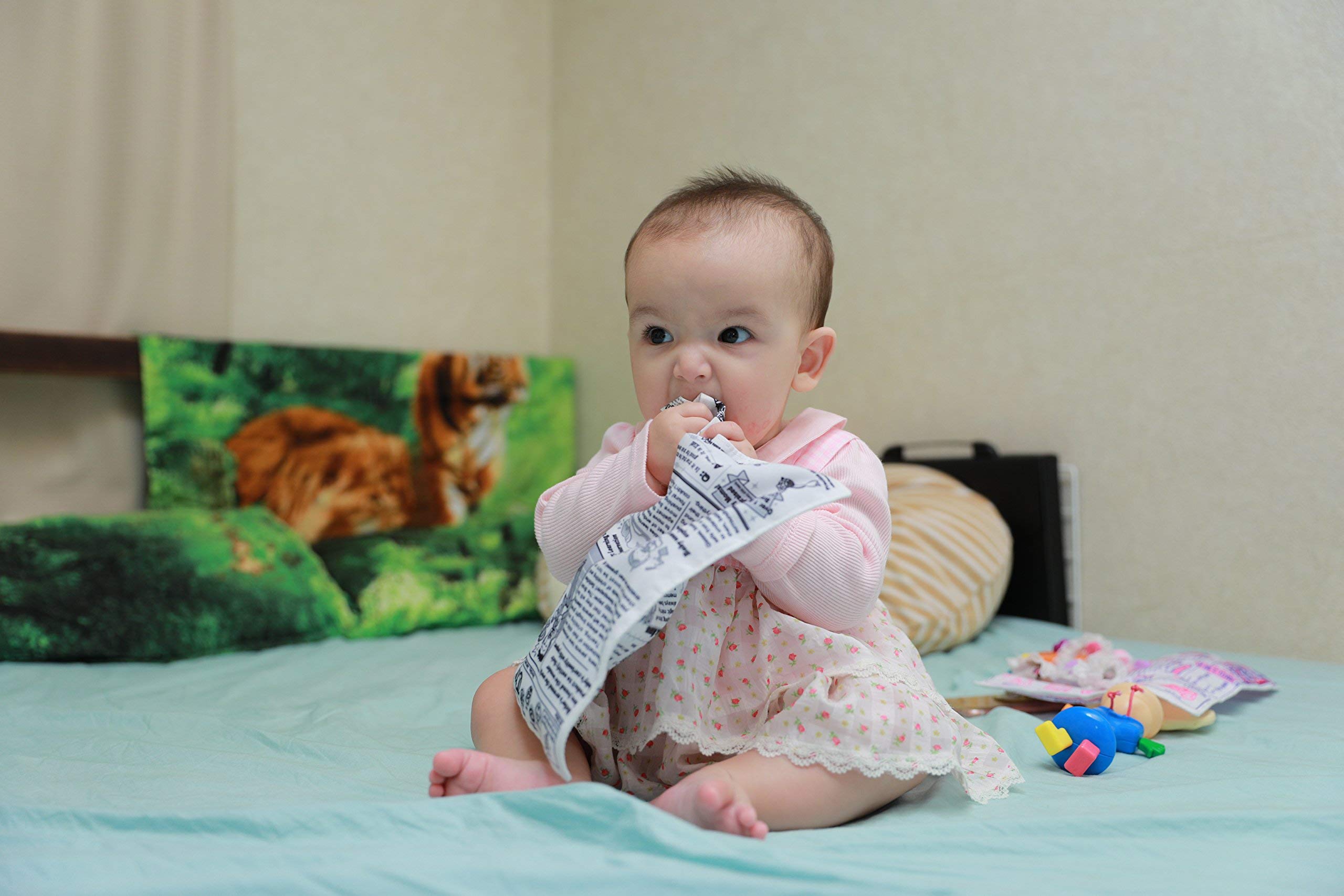 People Brain Builders: Baby Newspaper - Crinkly Baby Toy