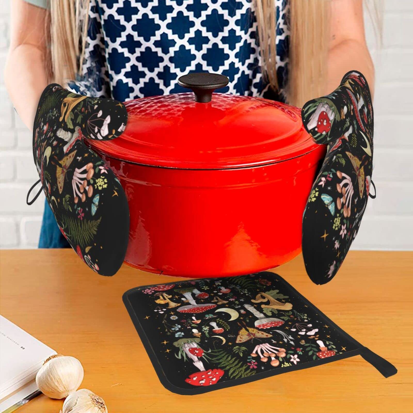 Cute Mushroom Oven Mitts and Pot Holders Sets of 3,Funny Black Gothic Witchy Gifts Heat Resistant Kitchen Mitts Non Slip Washable for Cooking Grilling Baking BBQ Kitchen Decor