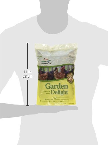 Manna Pro Chicken Scratch | Garden Grains, Treat for Coop, Duck Food, Chicken Supplies |2.25 Pound (Pack of 1)