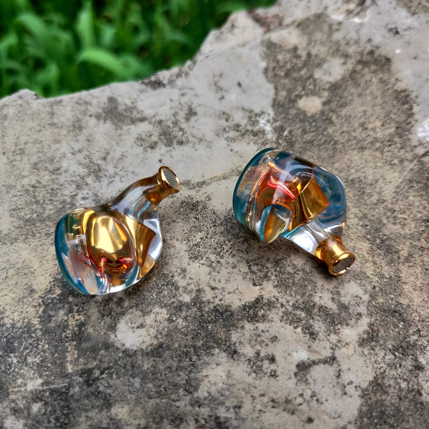 Resin in-Ear Monitor Headphones with Pure Copper Graphene Unit,with Copper-Silver 8-core 3.5mm MMCX Connector,with Earphone Storage Box,for Singers Drummers Musicians (Oceans Heart)