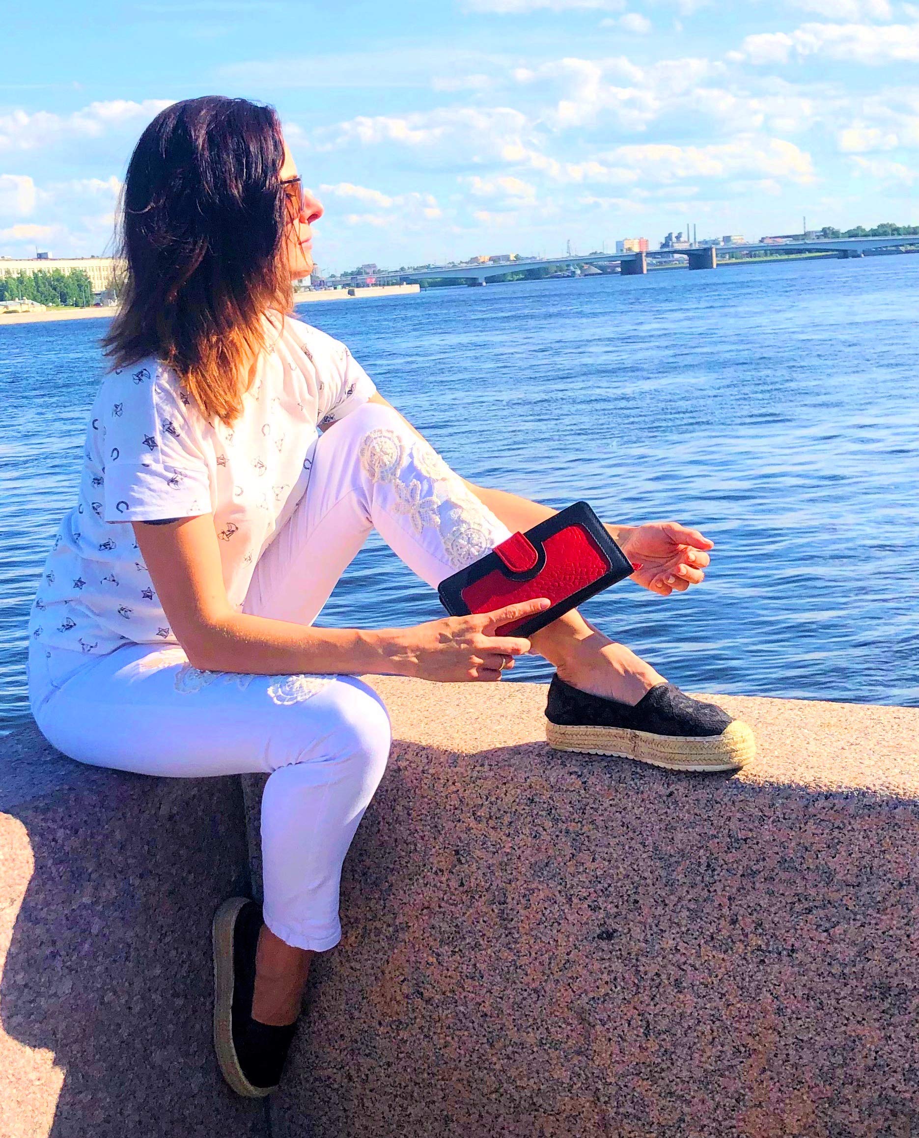 Leather Book LW-1804 Red Crocodile Ladies Wallet|10 card slots|1 card window|4 slide pockets|1 zip pocket | Black Cowhide & Red cowhide Crocodile Print Leather