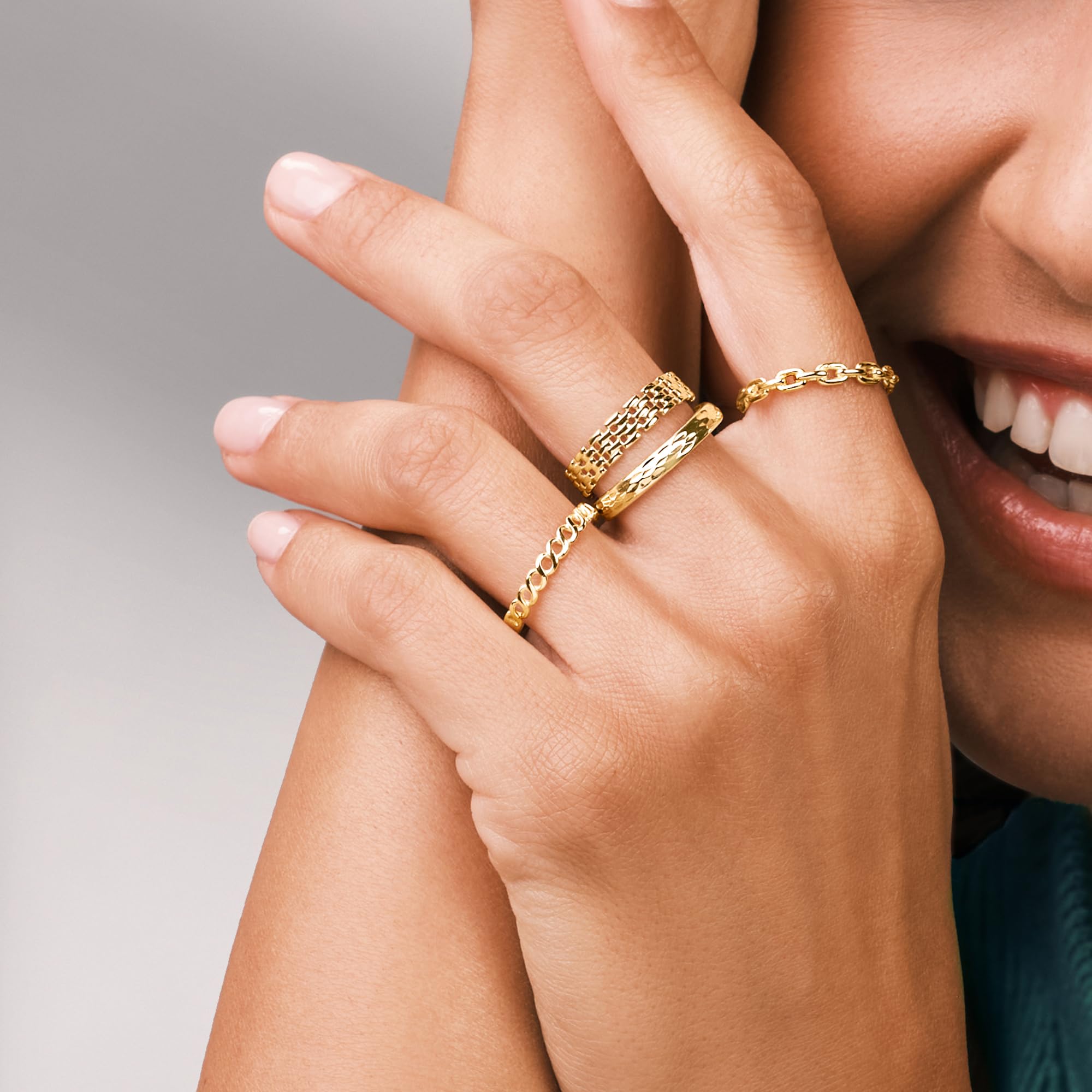 Canaria 10kt Yellow Gold Textured Ring. Size 8