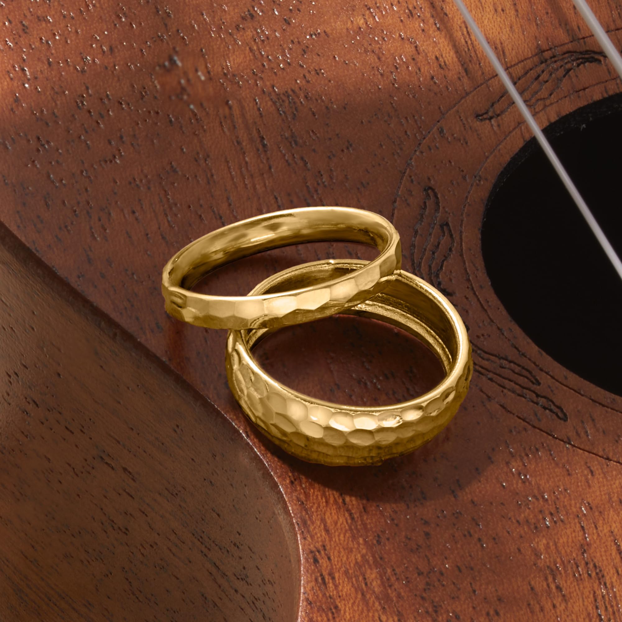 Canaria 10kt Yellow Gold Hammered Ring. Size 9