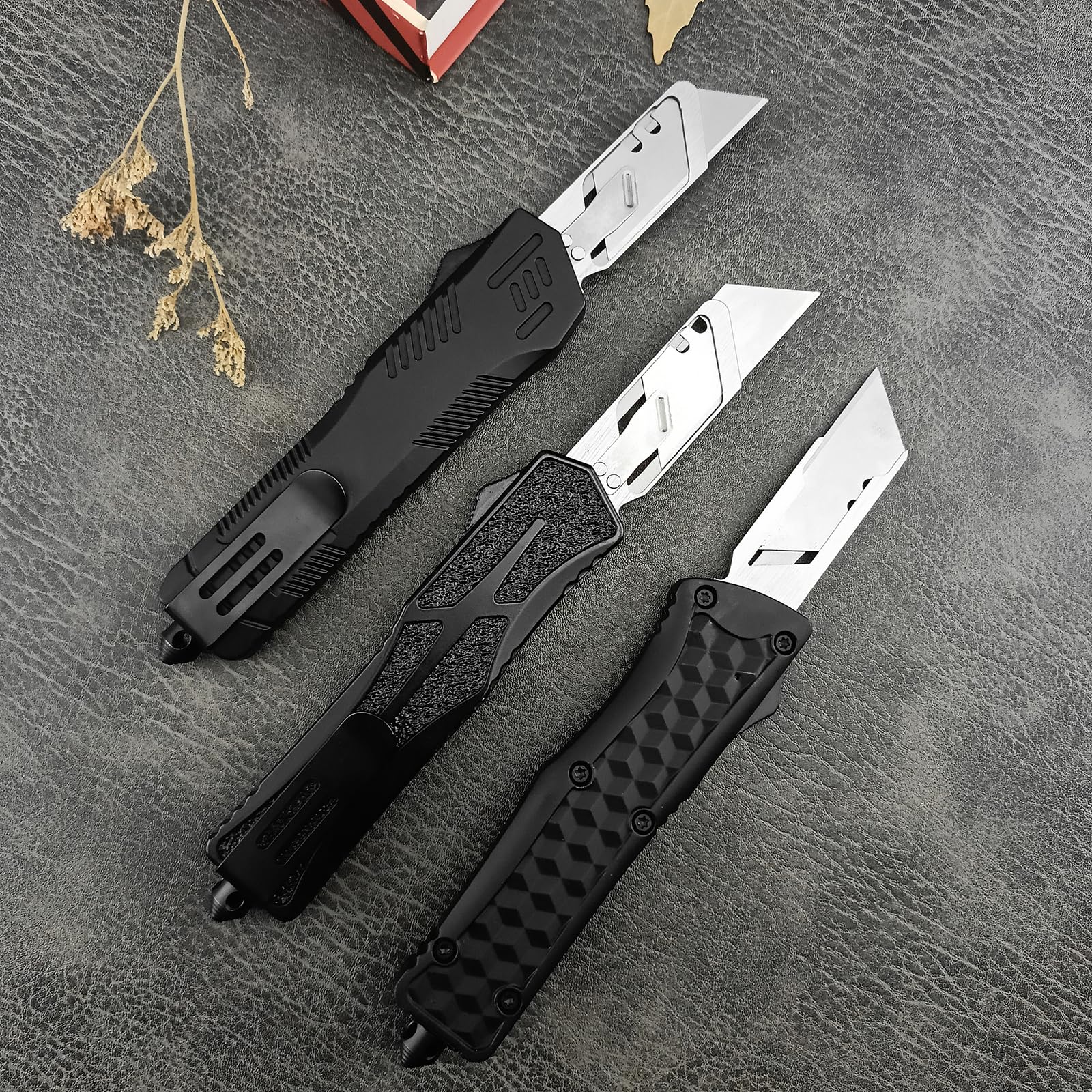 Folding Utility Knife with Clip, Retractable Box Cutter, EDC Knife with Heavy Duty Safety Zinc Alloy Handle and 10 Sharp 440C Steel Replacement Blades, Everyday Use Utility Knife(Checkered Handle)