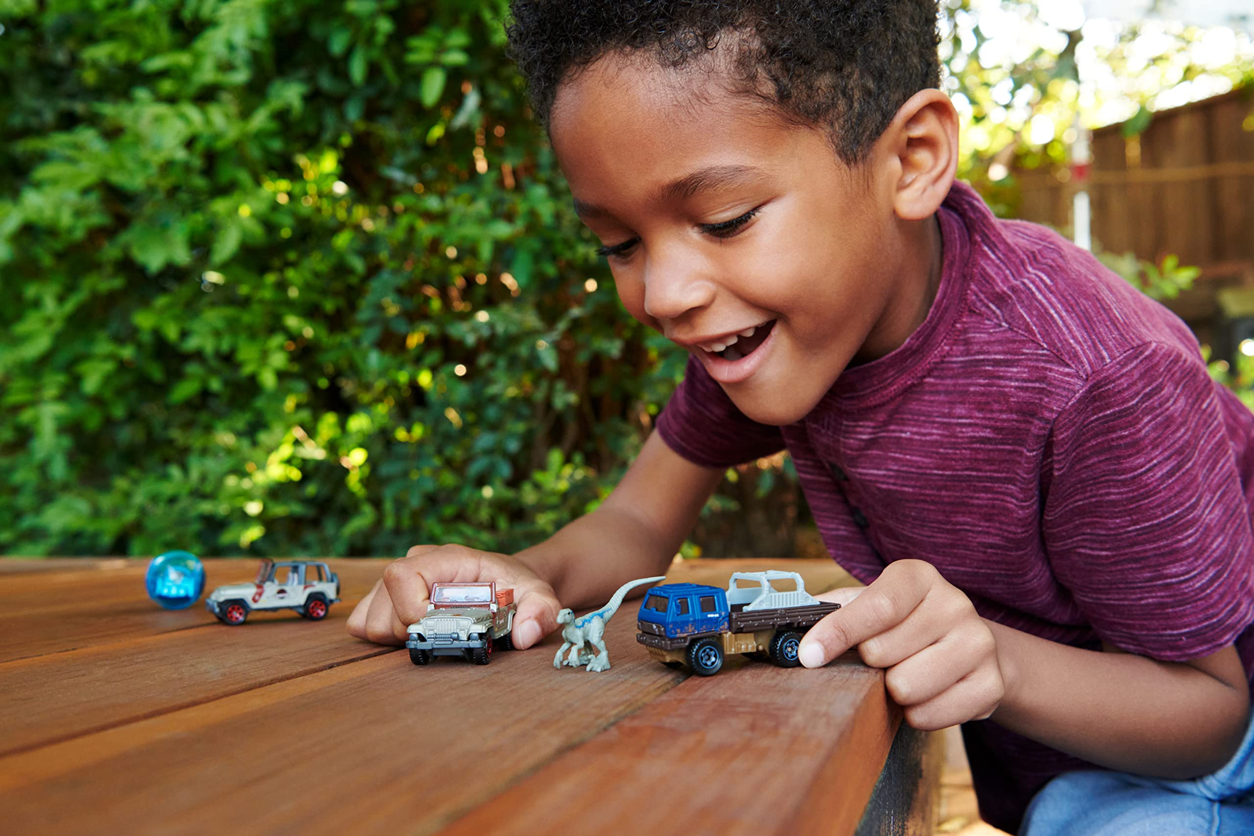 Matchbox Jurassic World 1:64 Die-cast Vehicle & Dinosaur 5-Packs, 5 Cars & 1 Mini Figure, Toy Set & Collectible