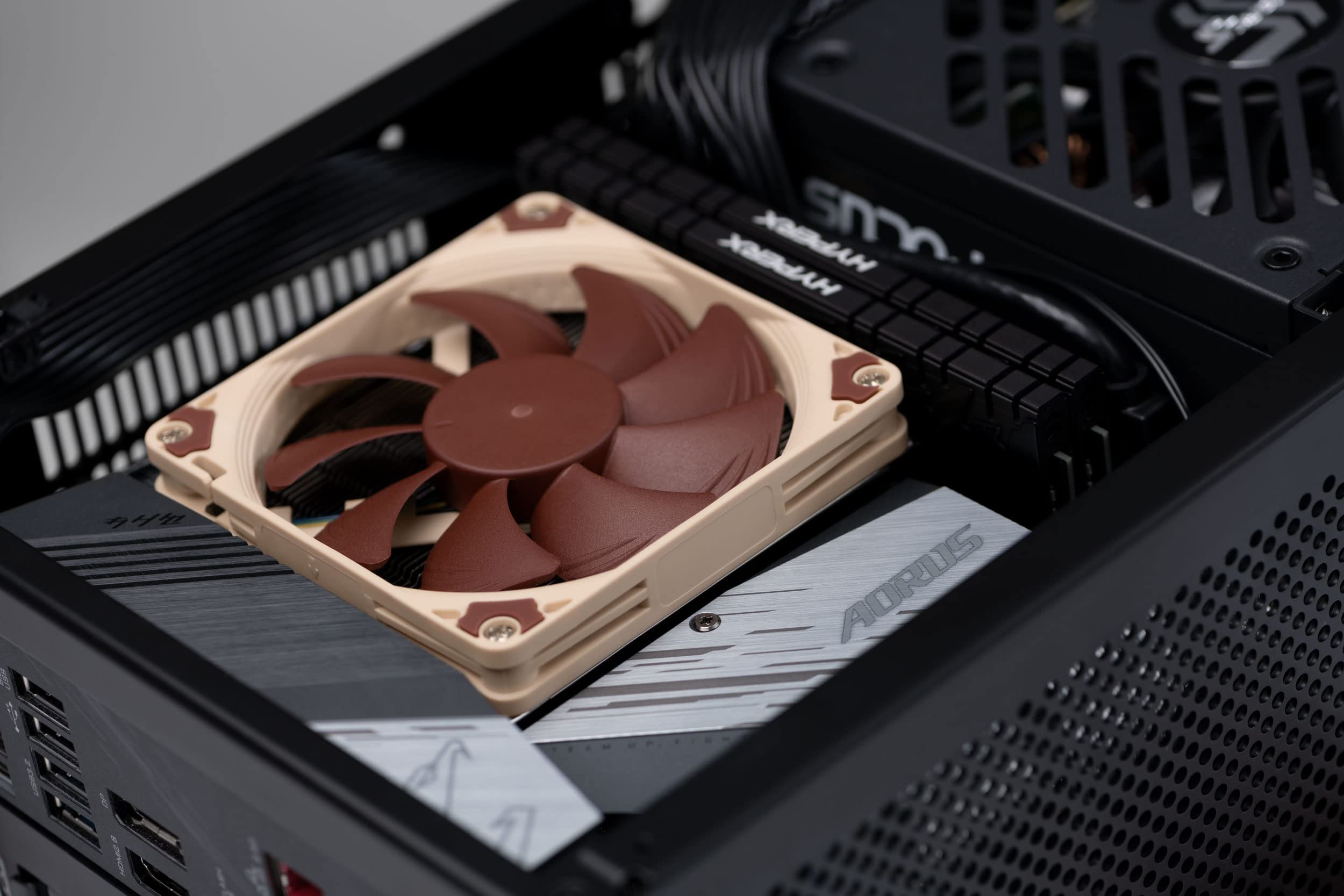 Noctua NH-L9i, Premium Low-Profile CPU Cooler for Intel LGA1200 & LGA115x (Brown)