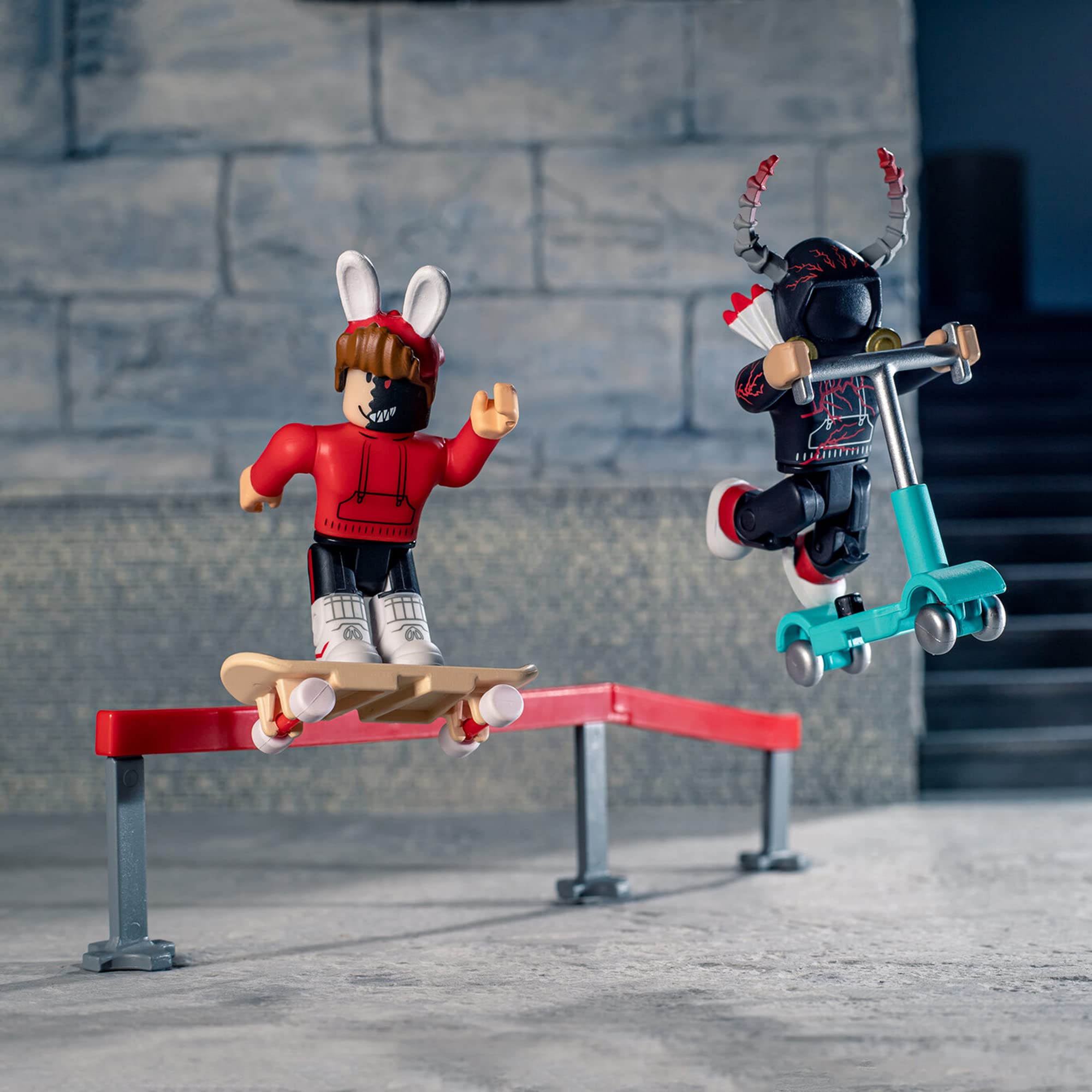 Roblox Action Collection - Skate Park: The Rail Game Pack [Includes Exclusive Virtual Item]