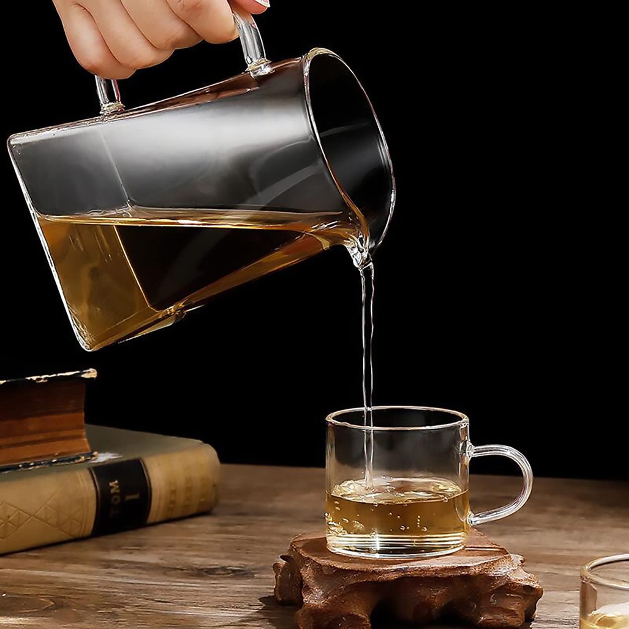 Dadamong Glass Pitcher with Handle, Milk and Cream Pitcher Cup Jug, Heat Resistant Borosilicate Glass Creamer for Coffee Tea or Maple Syrup Serving, Stovetop & Microwave Safe (32oz/ 950ML)